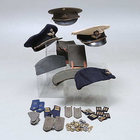 PARTS OF UNIFORMS, among others from the Swedish Air Force, 1900s ...