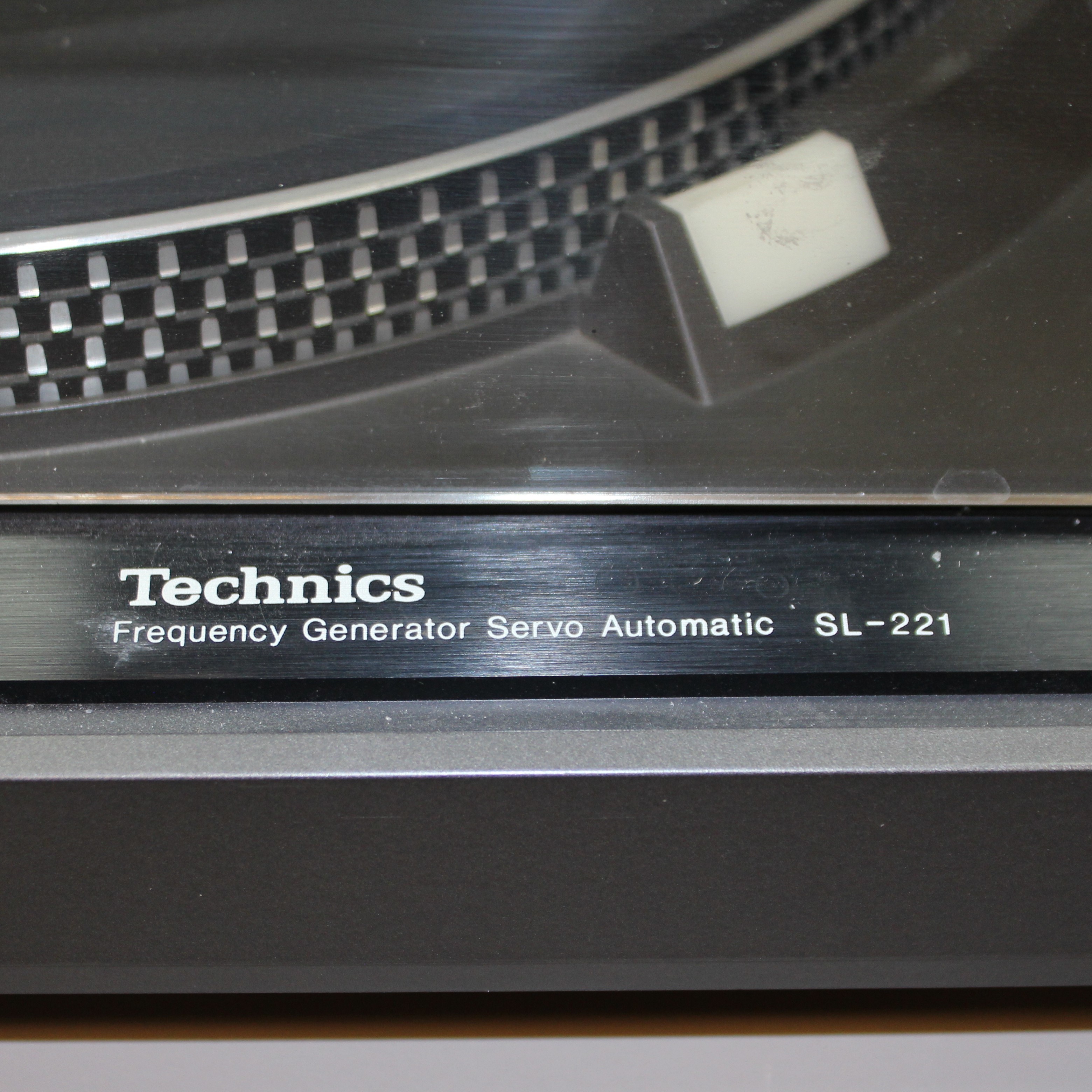 Images for 1050082. RECORD PLAYER Technics SL 221. - Auctionet
