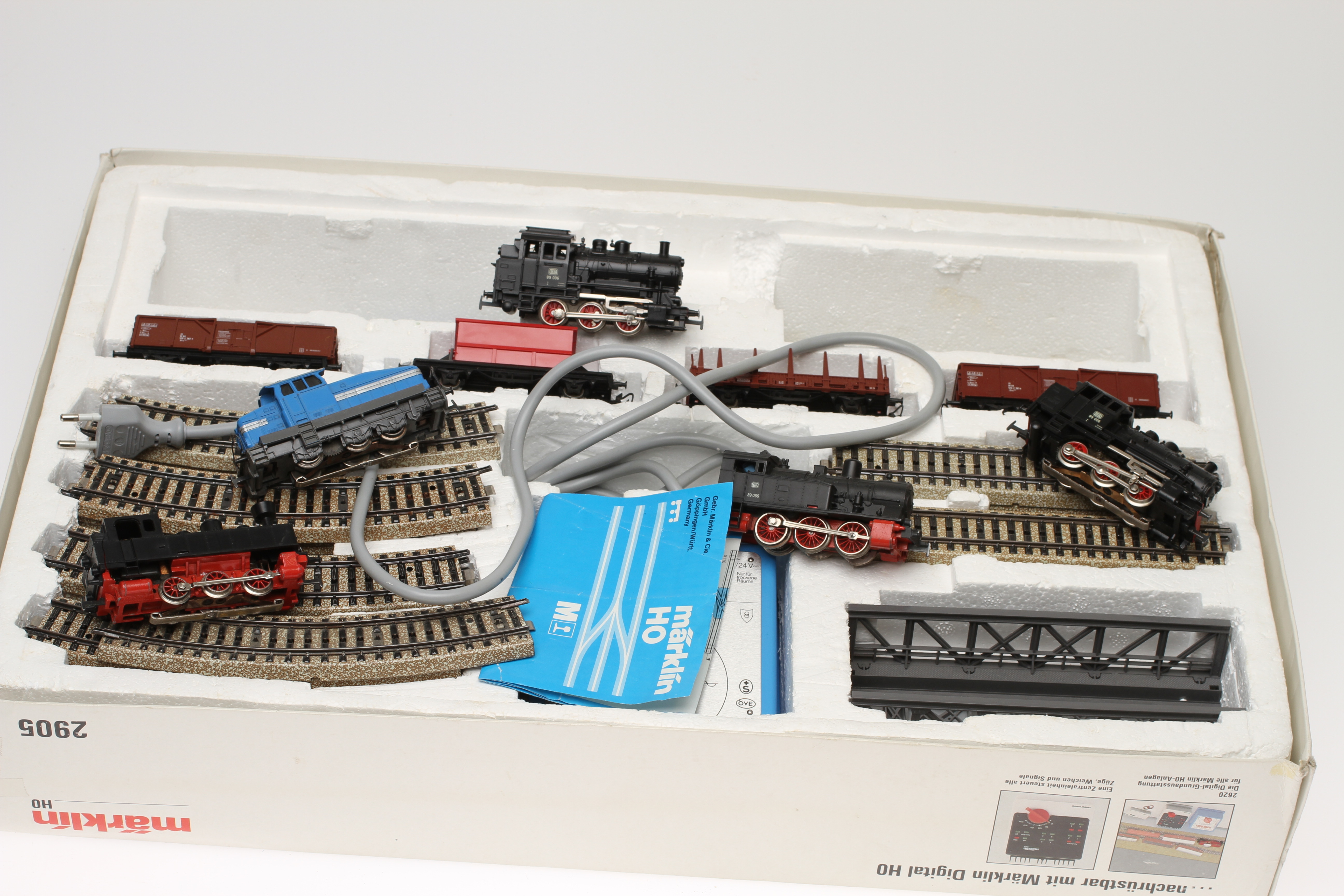 Images for 11371. MÄRKLIN TRAIN KIT 2905 WITH 4 EXTRA LOCKS. - Auctionet