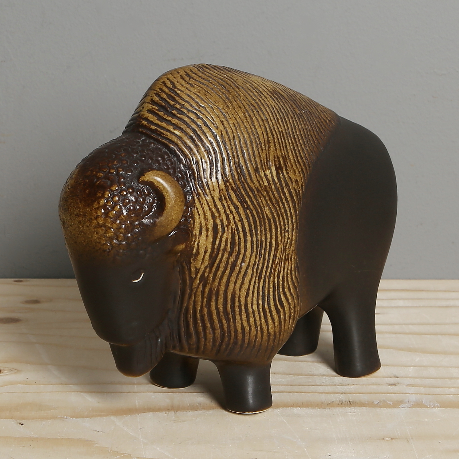 Billeder til 1257734. LISA LARSON. Figuren, stentøj, "Bison okse", er ...