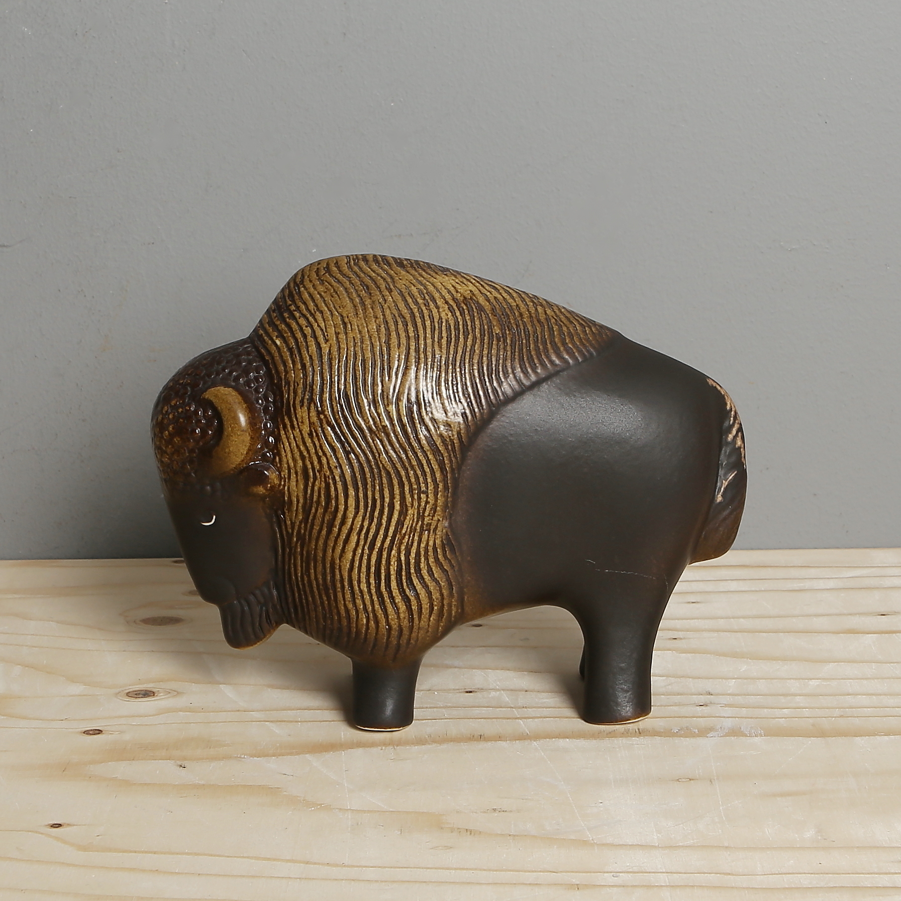 Billeder til 1257734. LISA LARSON. Figuren, stentøj, "Bison okse", er ...