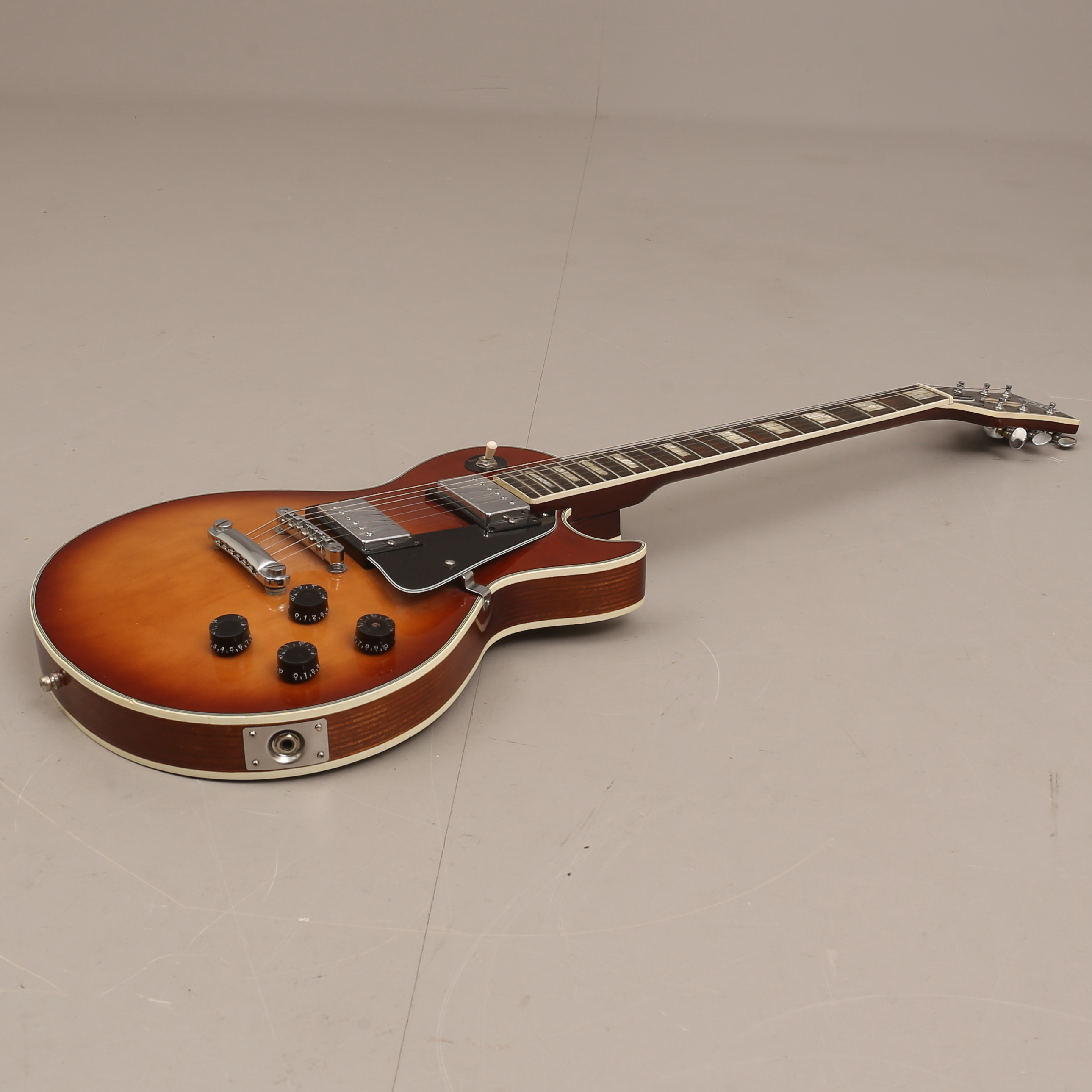 ELGITARR, Opus 34. Samlarföremål - Musikinstrument - Auctionet