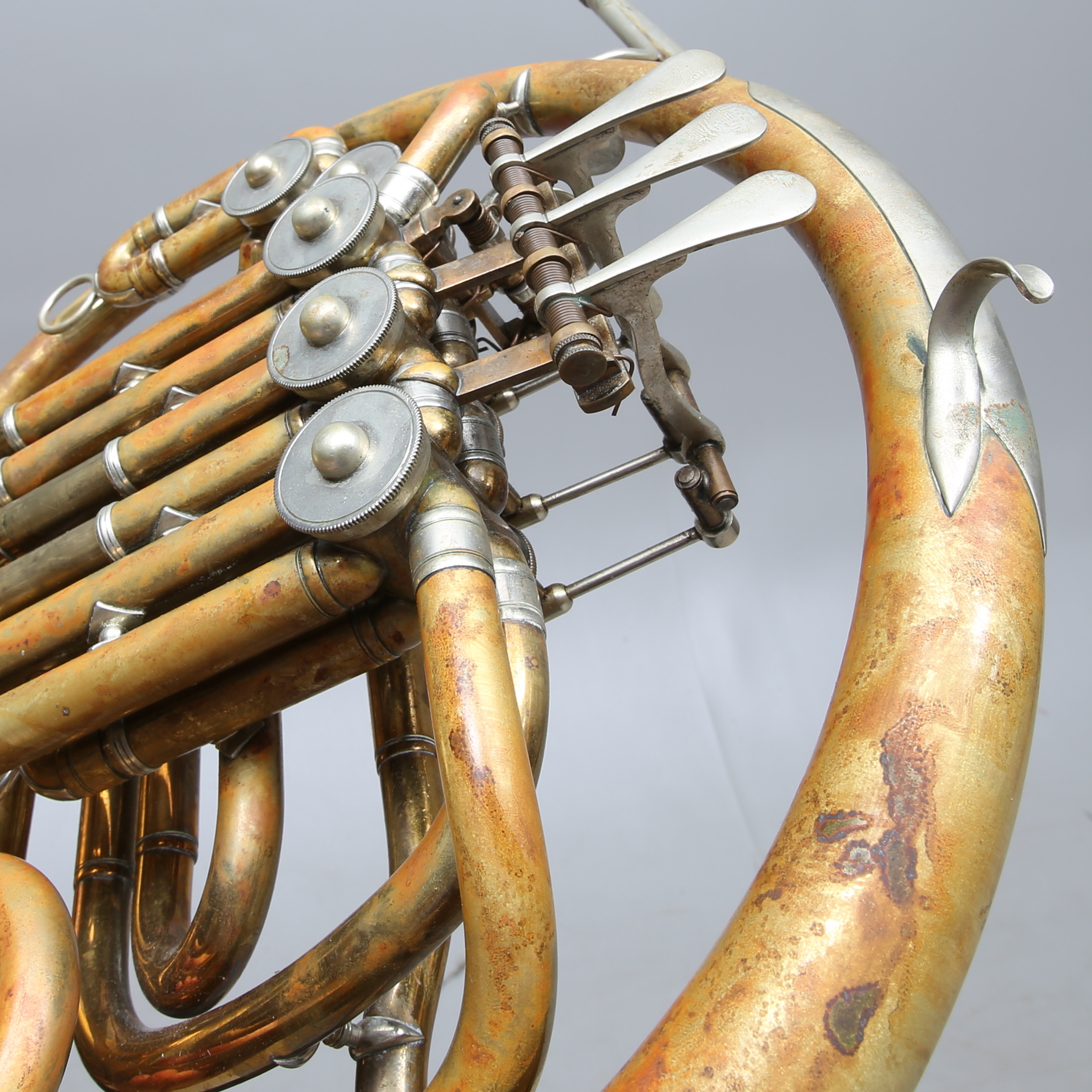 VALTHORN, Herbert Fritz Knopf. Samlarföremål - Musikinstrument - Auctionet