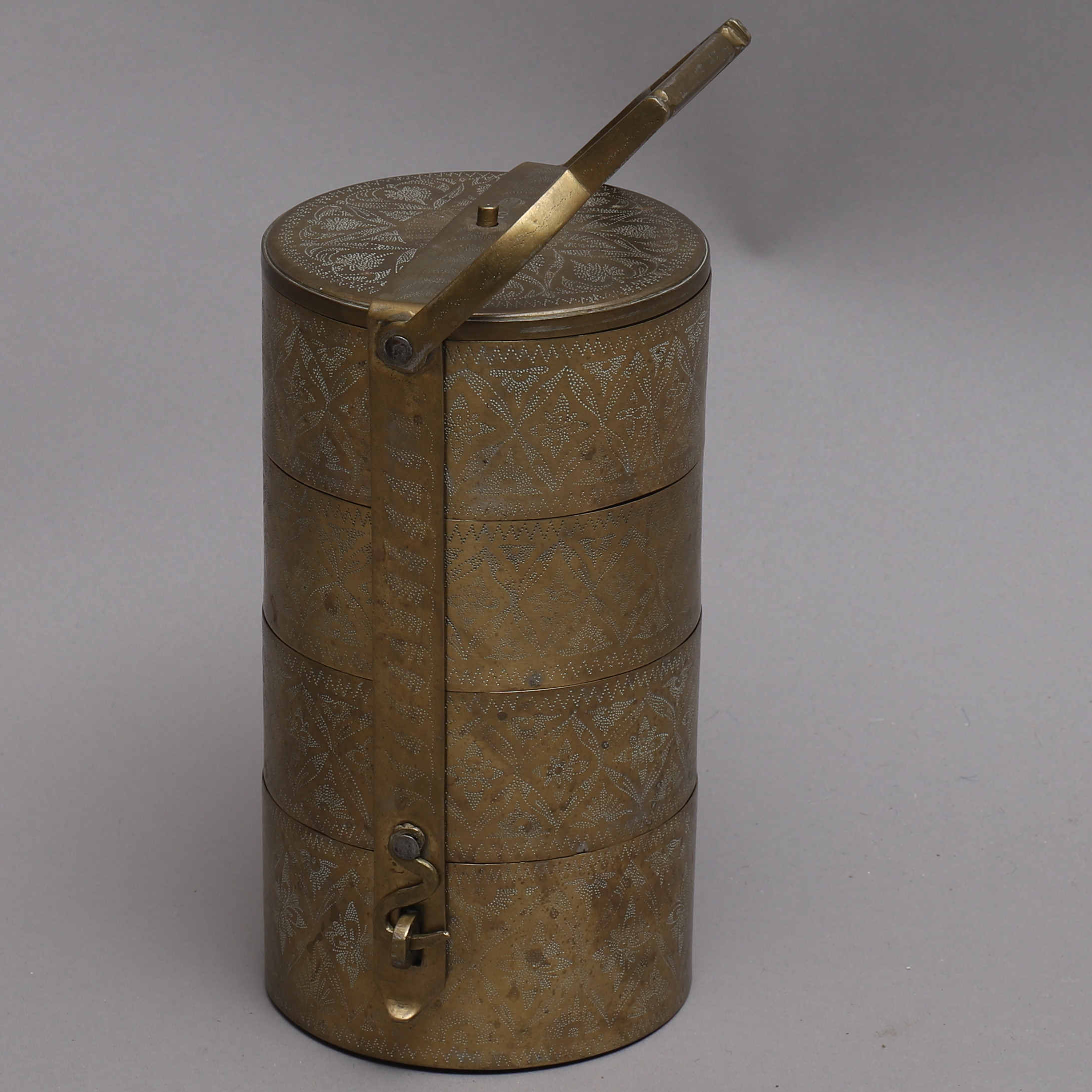Images for 1273987. LUNCH BOX/CANTEEN, bronze, decorated. - Auctionet