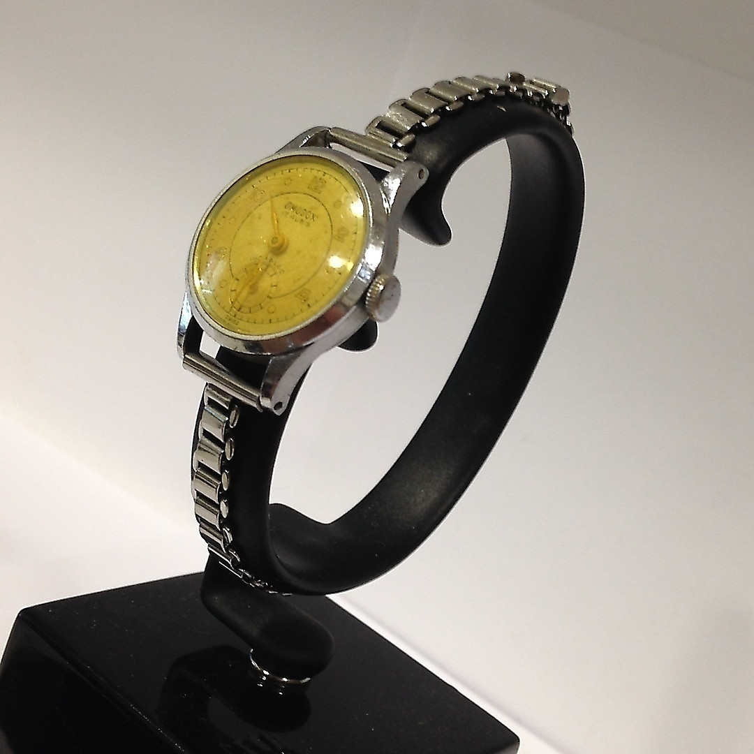 VINTAGE MEKANISK KLOCKA. Klockor & Ur - Armbandsur - Auctionet