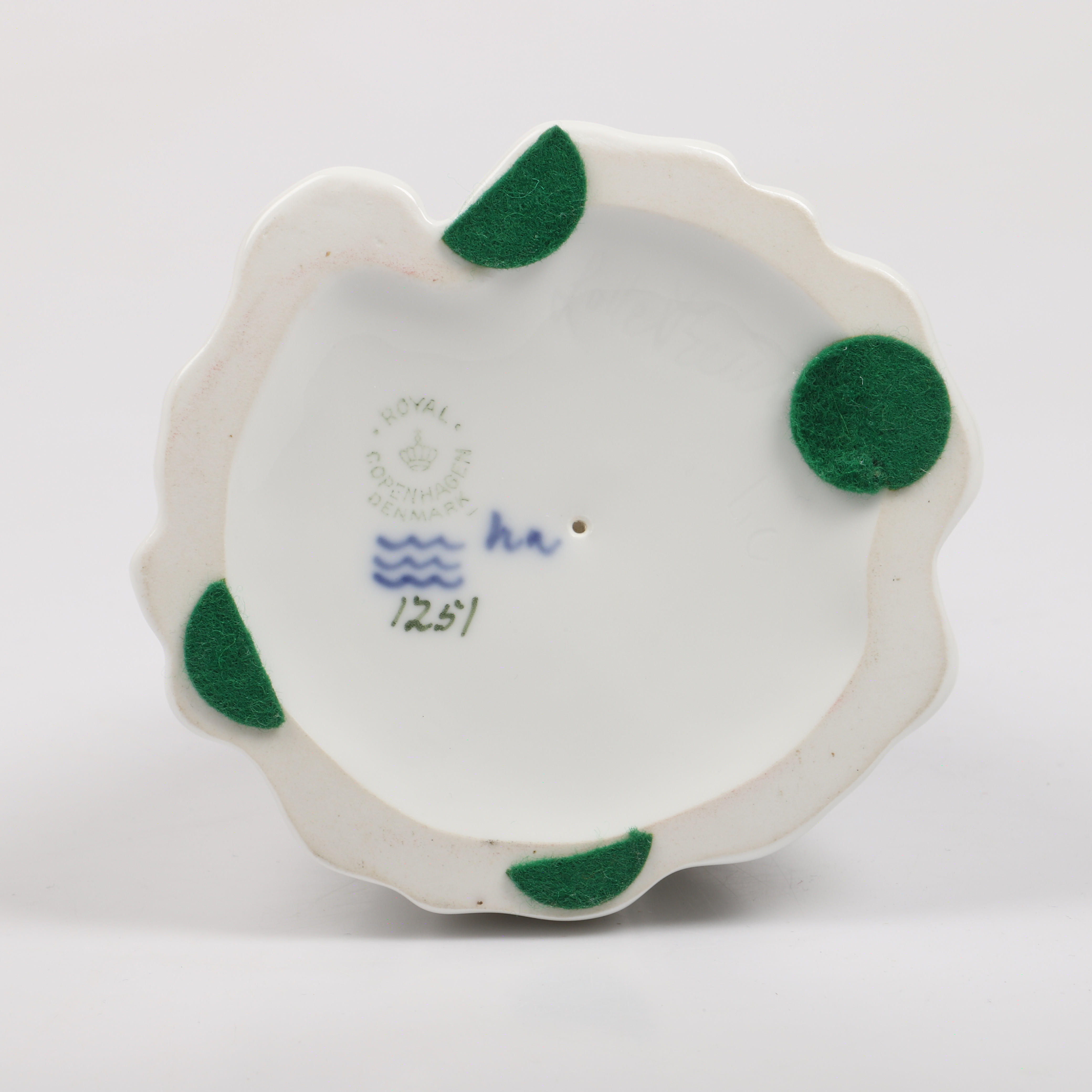 Images for 1314408. FIGURE, porcelain, girl, Royal Copenhagen. - Auctionet