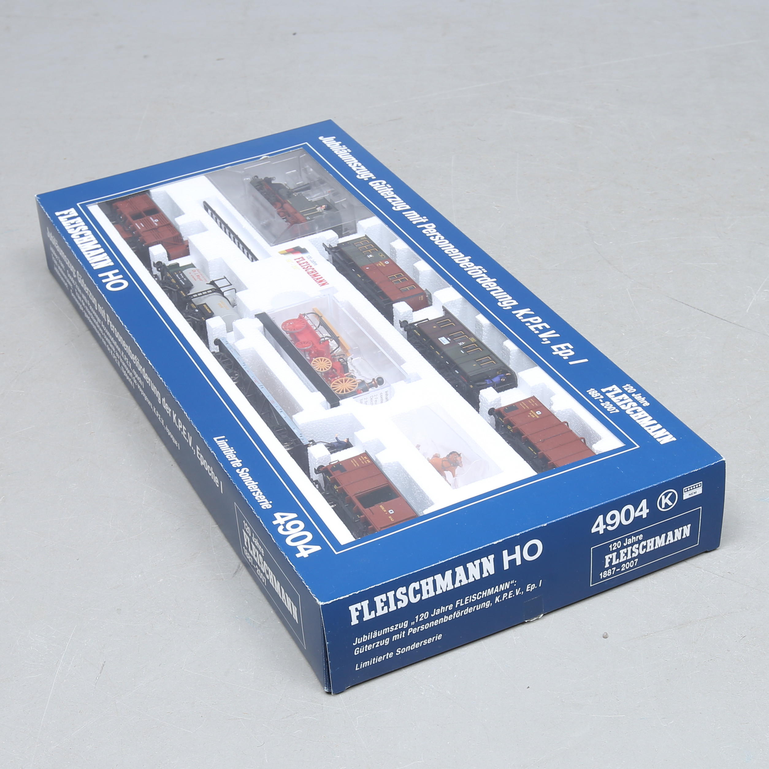 Images for 1320933. FLEISCHMANN 4904 steam locomotive with 7 carriages ...