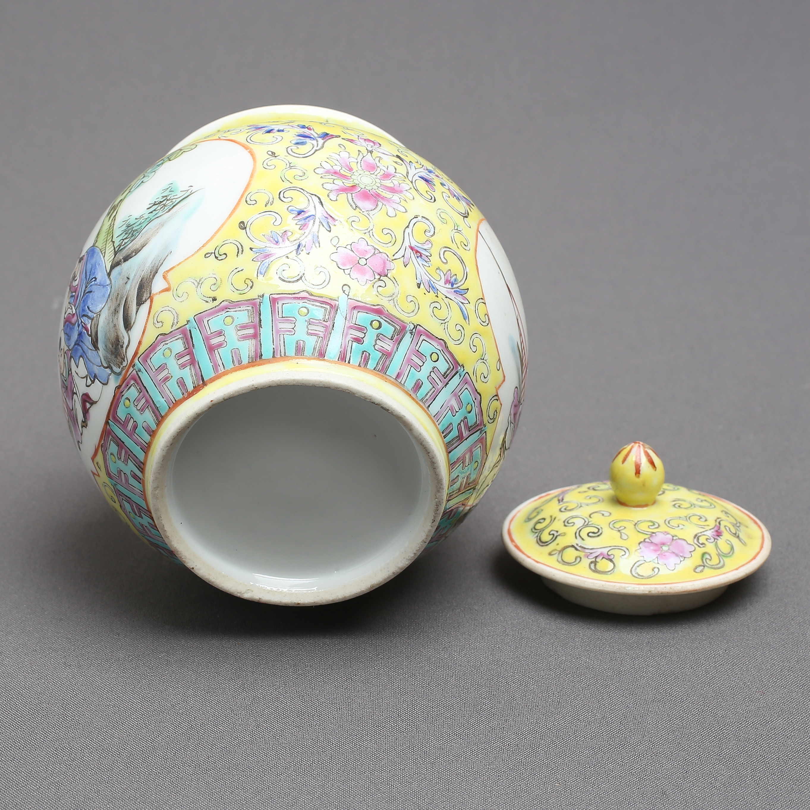 Bilder för 1324343. LOCKURNA, porslin, Kina. - Auctionet