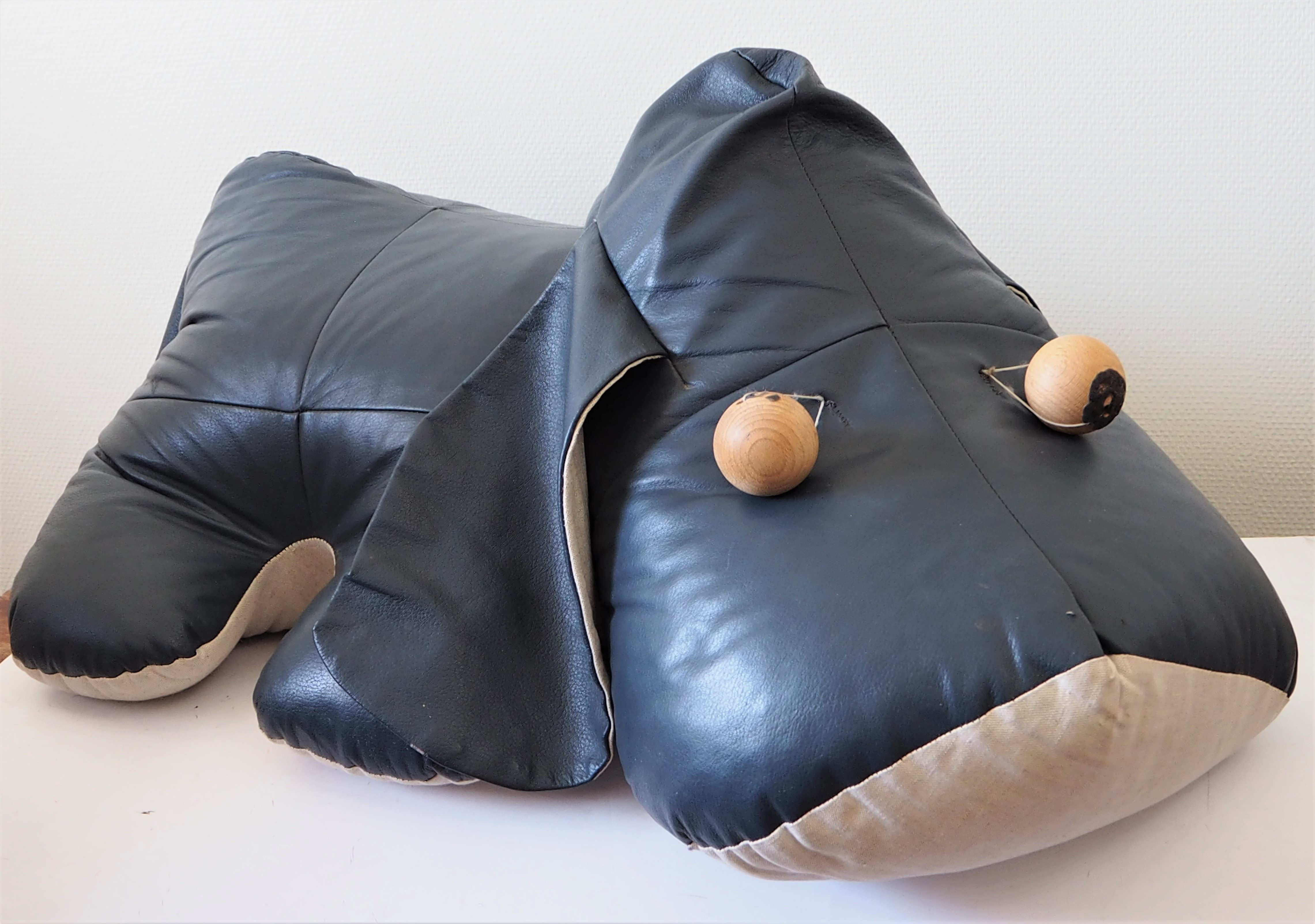 Images for 1325163. SITTING POUCH, "Ior", leather and fabric. - Auctionet