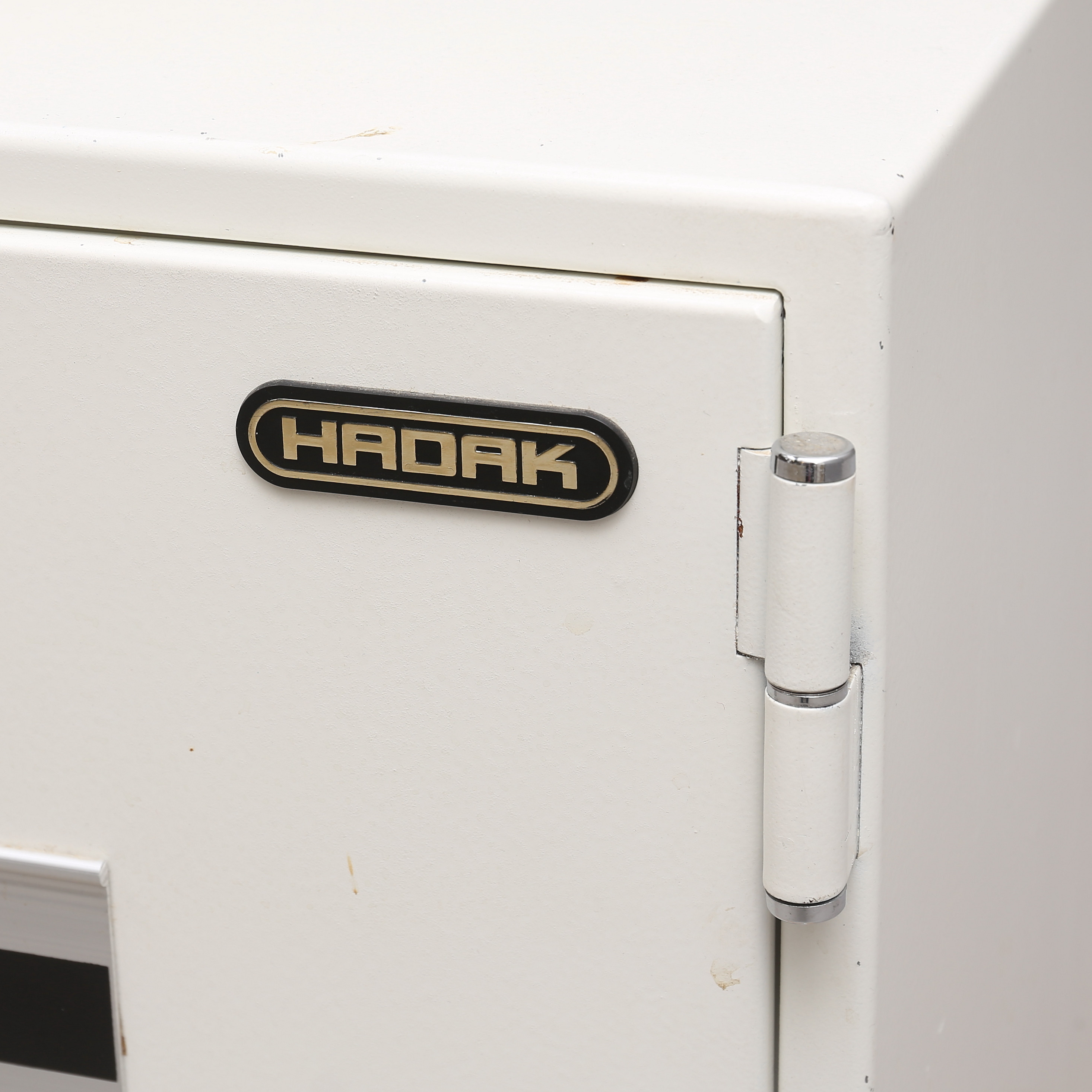 VÄRDESKÅP, Hadak Mod. 77 T. Möbler - Skåp & Hyllor - Auctionet