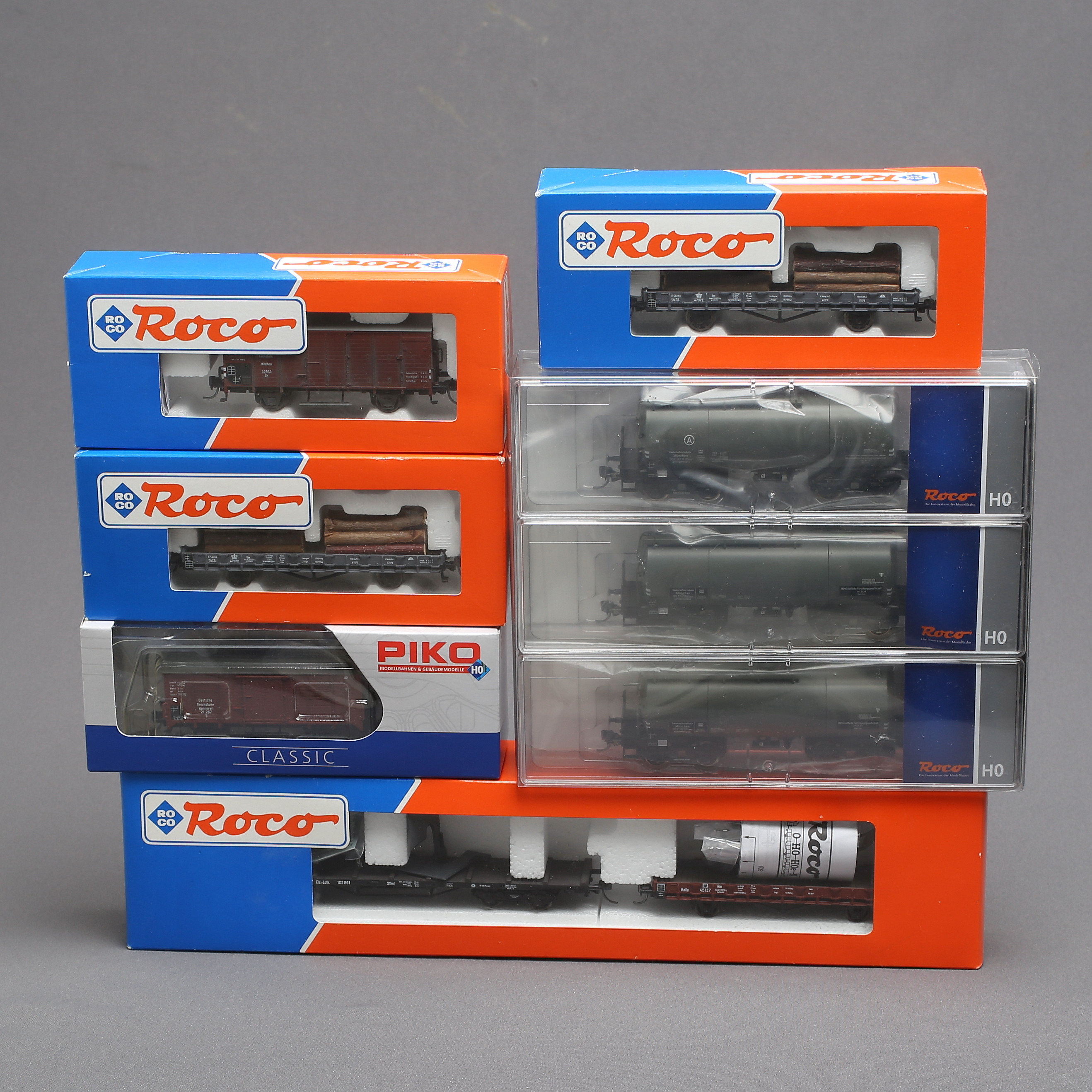 Images for 1337165. ROCO 8 freight wagons and PIKO one freight wagon ...