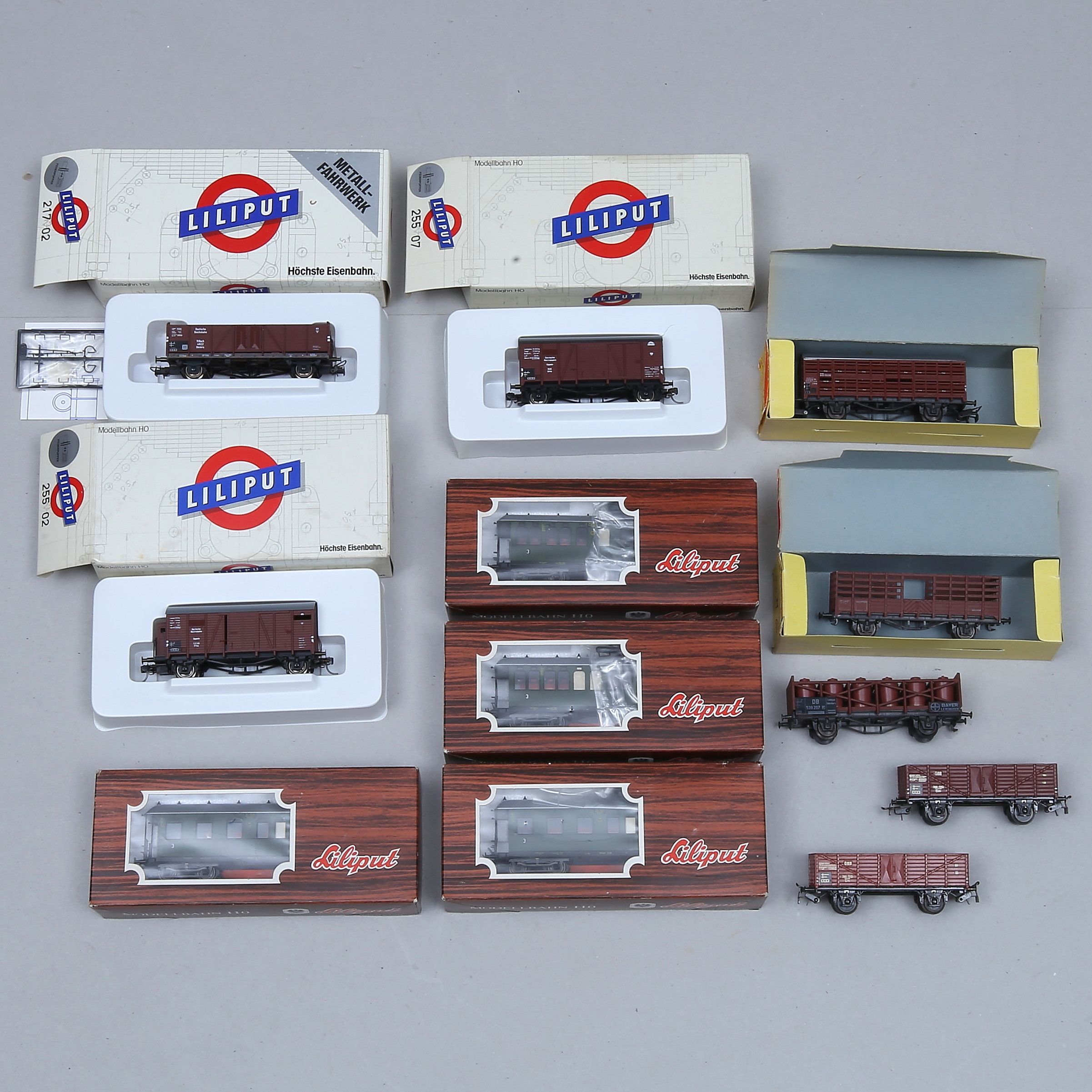 Bilder zu 1337176. LILIPUT 4 Personenwagen und 8 Güterwagen. Teilweise ...