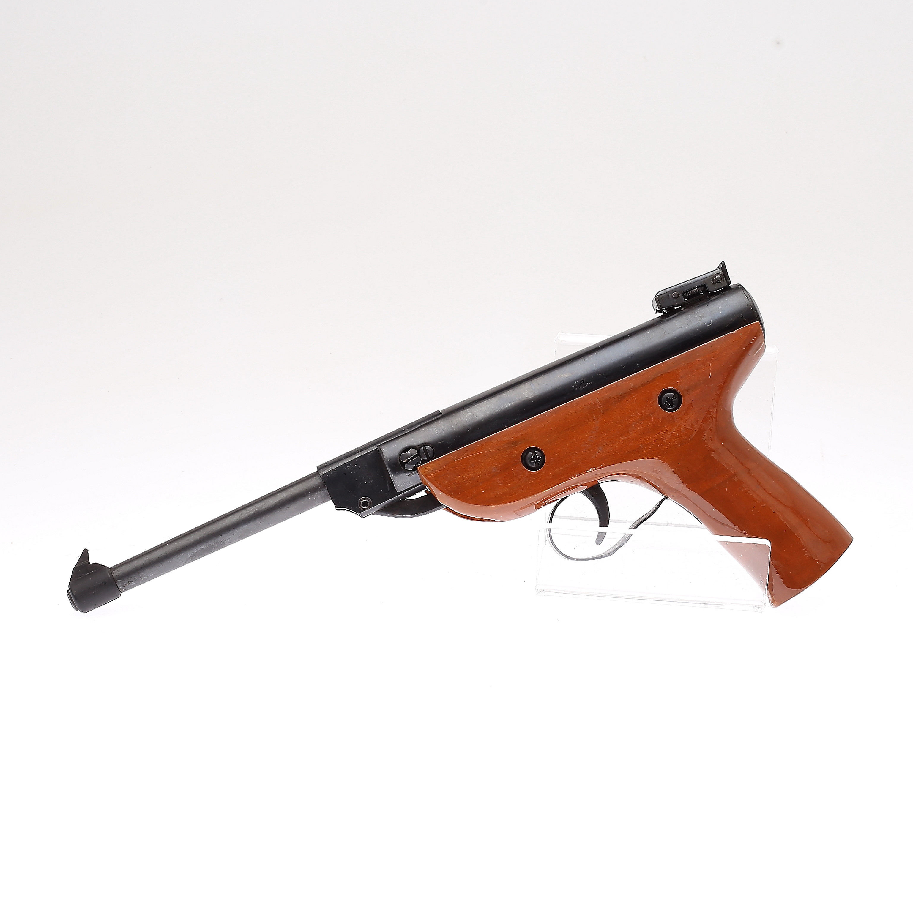 LUFTPISTOL. Vapen & Militaria - Skjutvapen - Auctionet