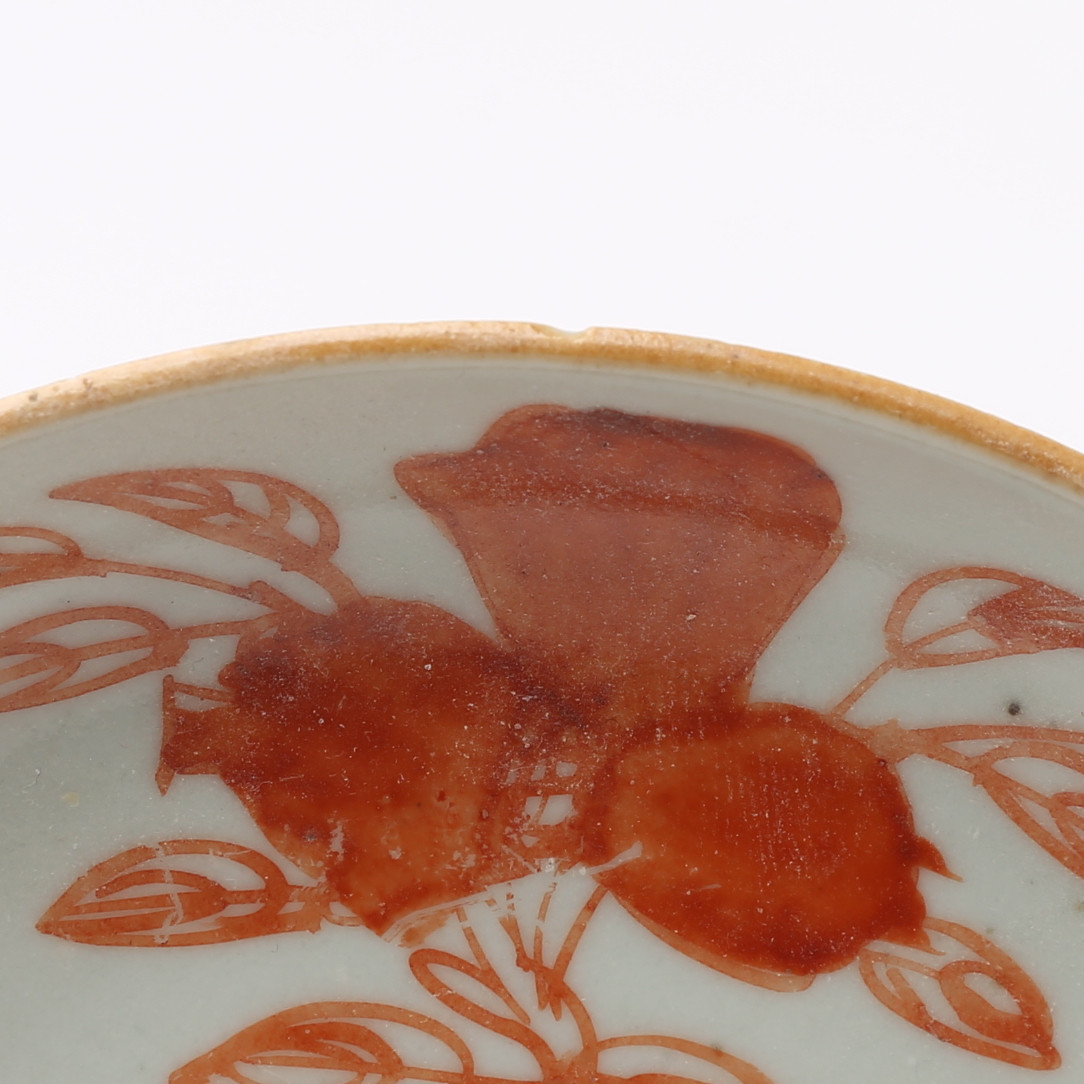 1374568. KIINALAINEN POSELIINI, 24 KAPPALE, posliinia punaisella ...