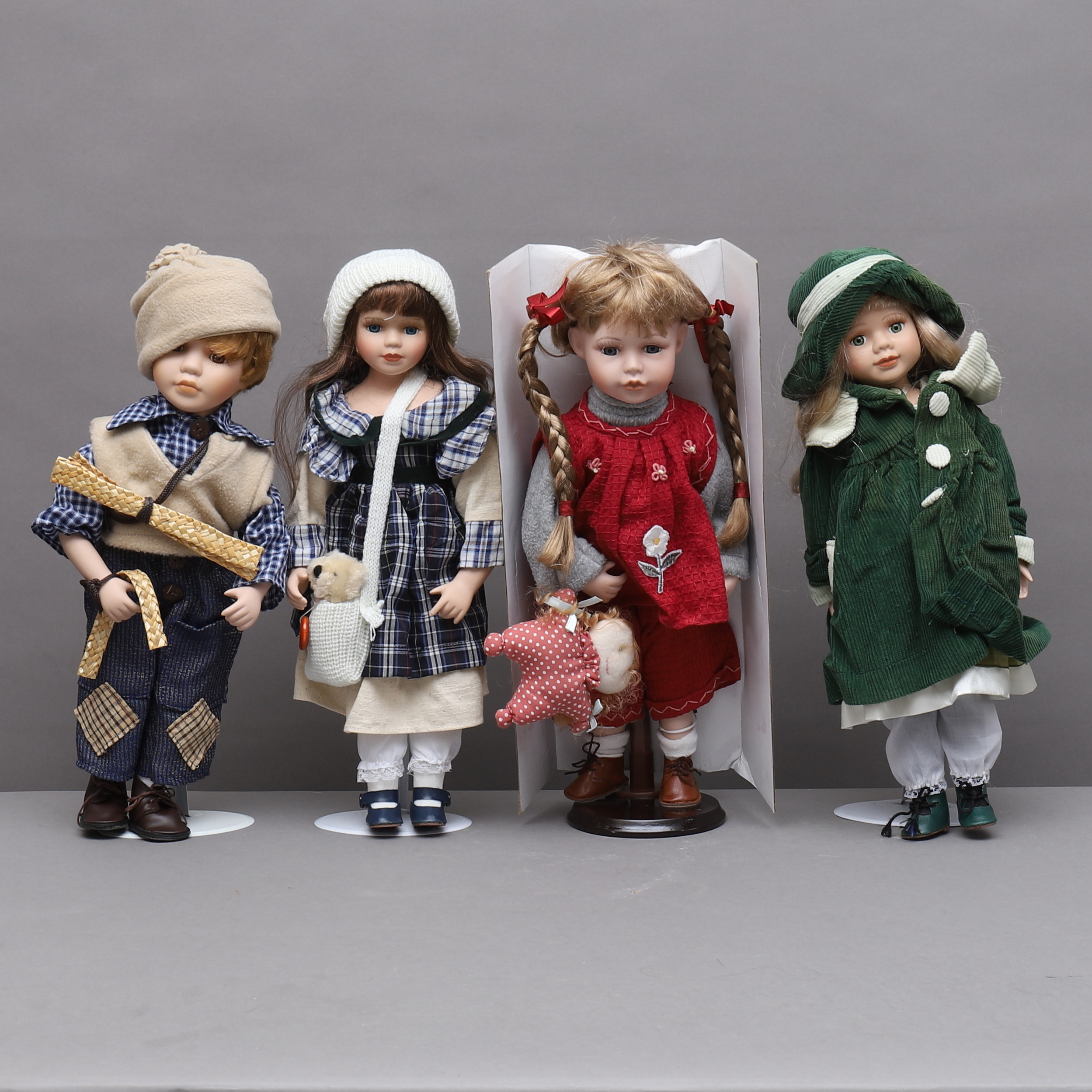 Bilder för 1408466. PORSLINSDOCKOR, 4 st, 1900-tal. - Auctionet