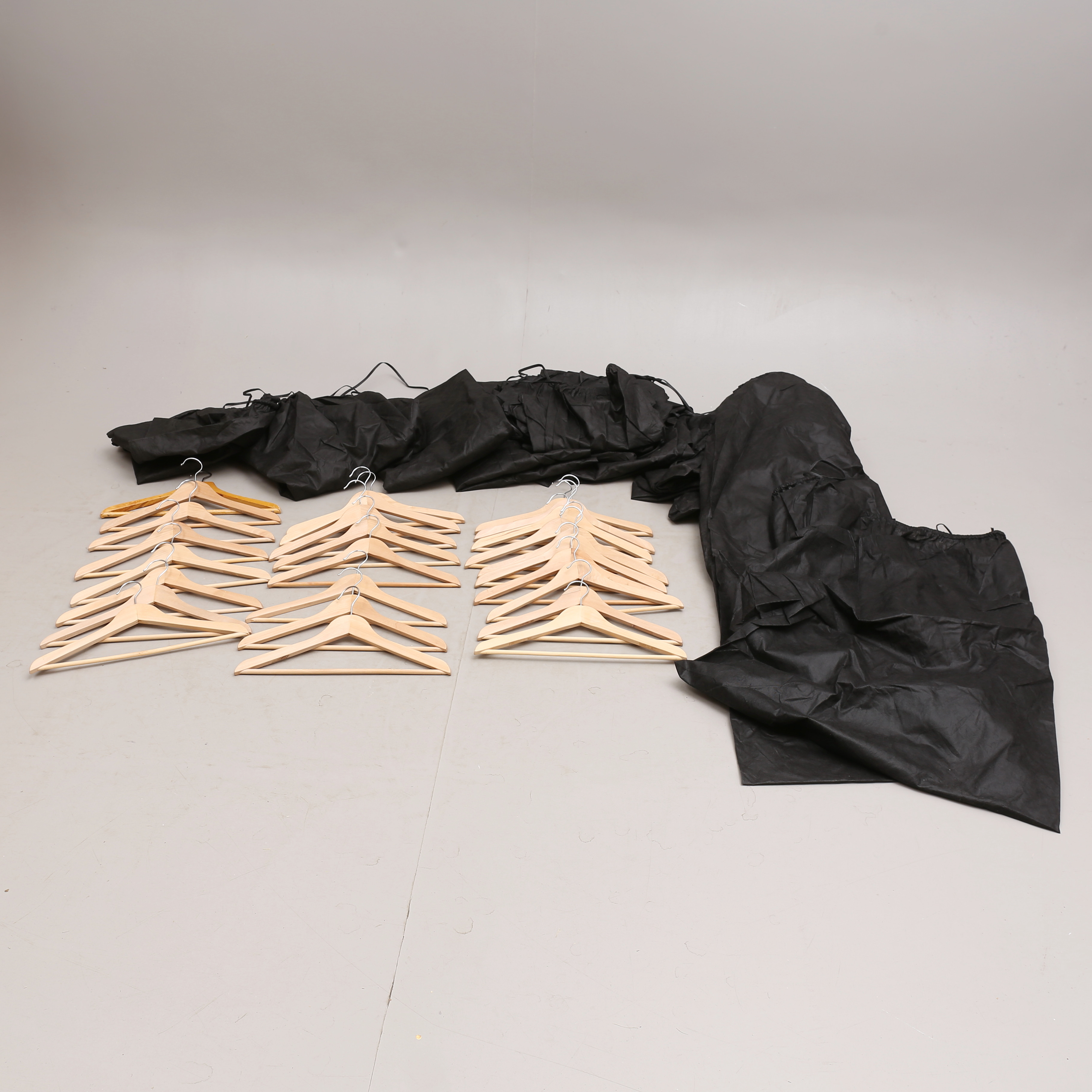 Images for 1444715. TREE ALGAE and CLOTHES COVERS. - Auctionet