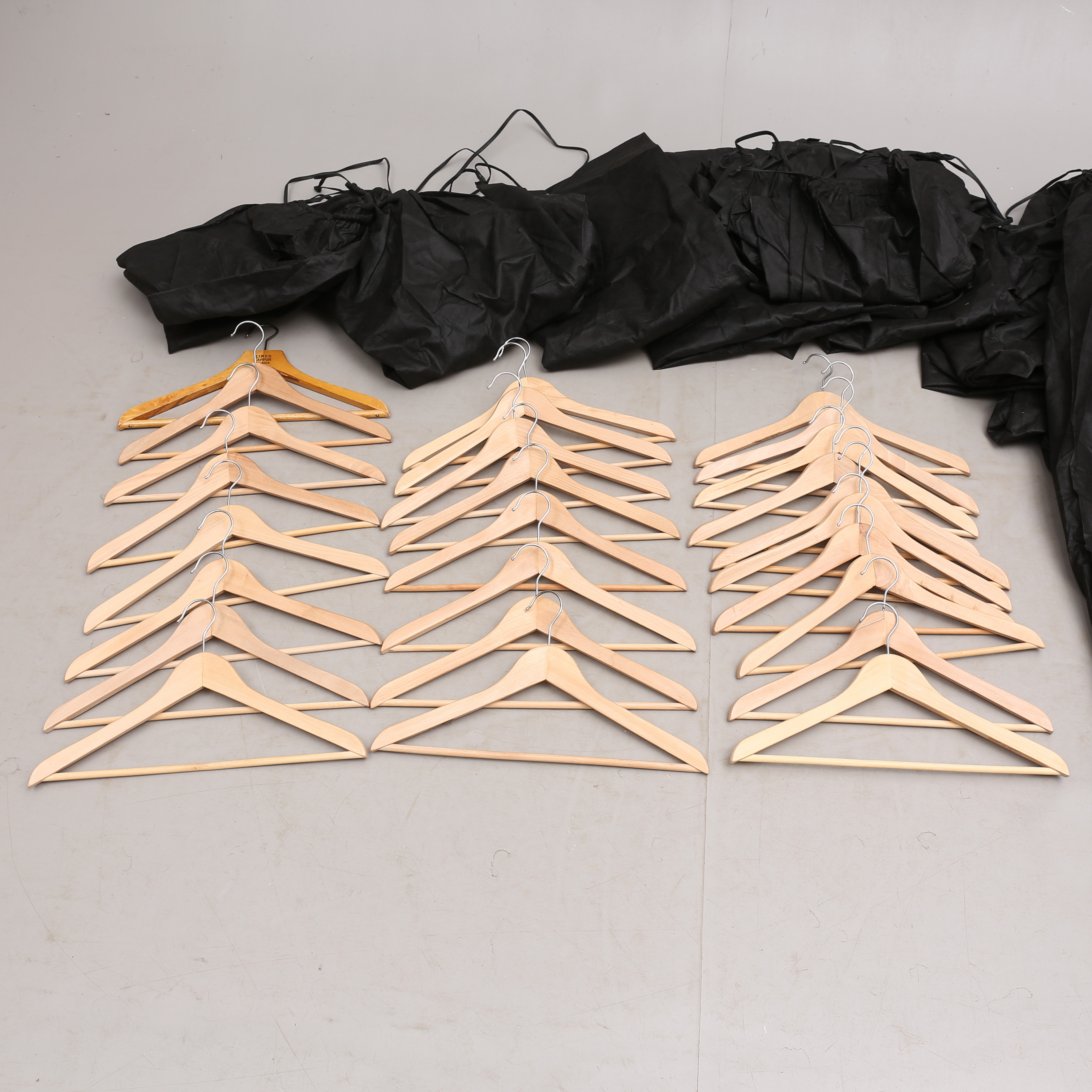 Images for 1444715. TREE ALGAE and CLOTHES COVERS. - Auctionet