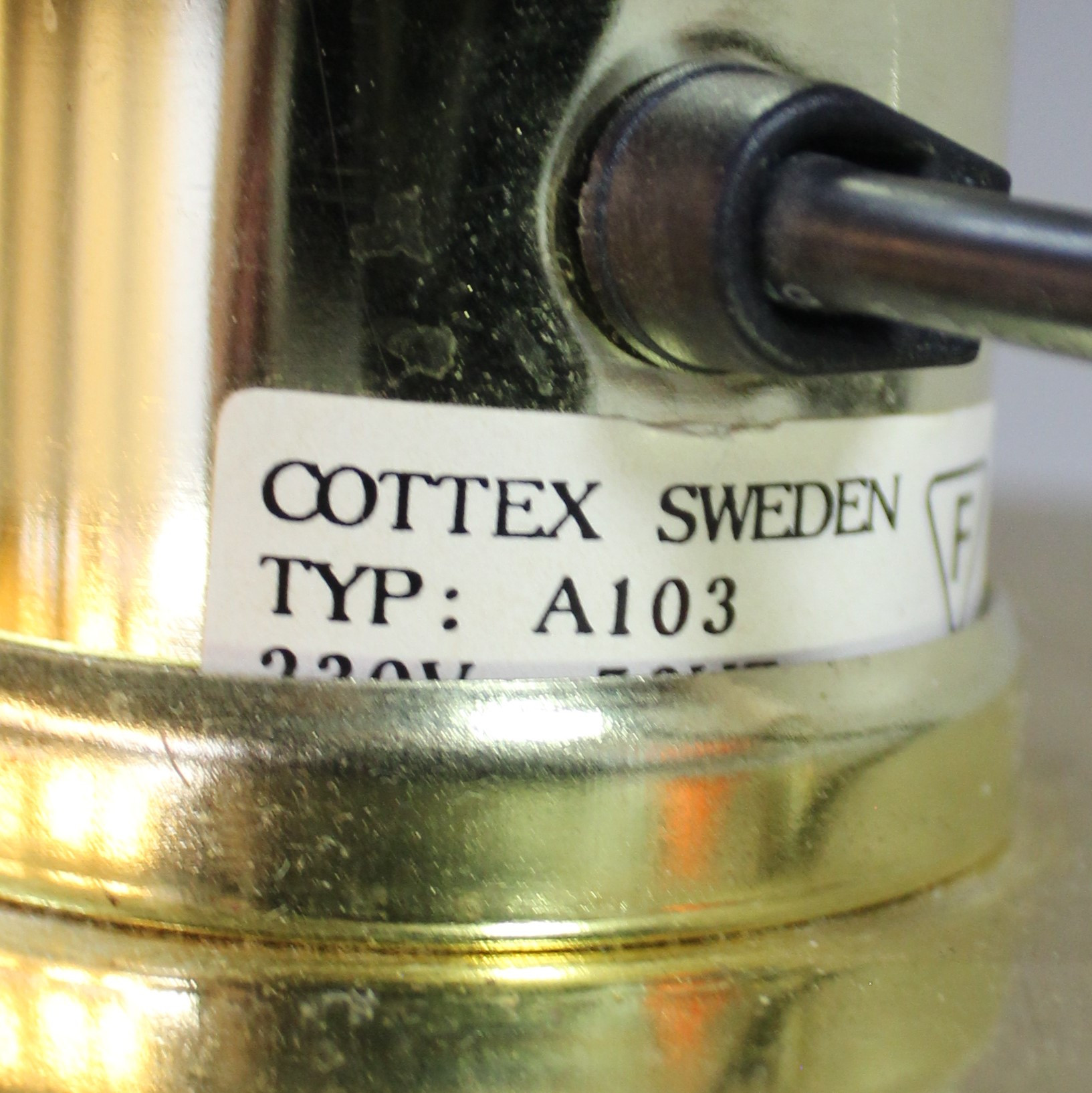 GOLVLAMPA glas/metall. Cottex. Belysning & Lampor - Golvlampor - Auctionet