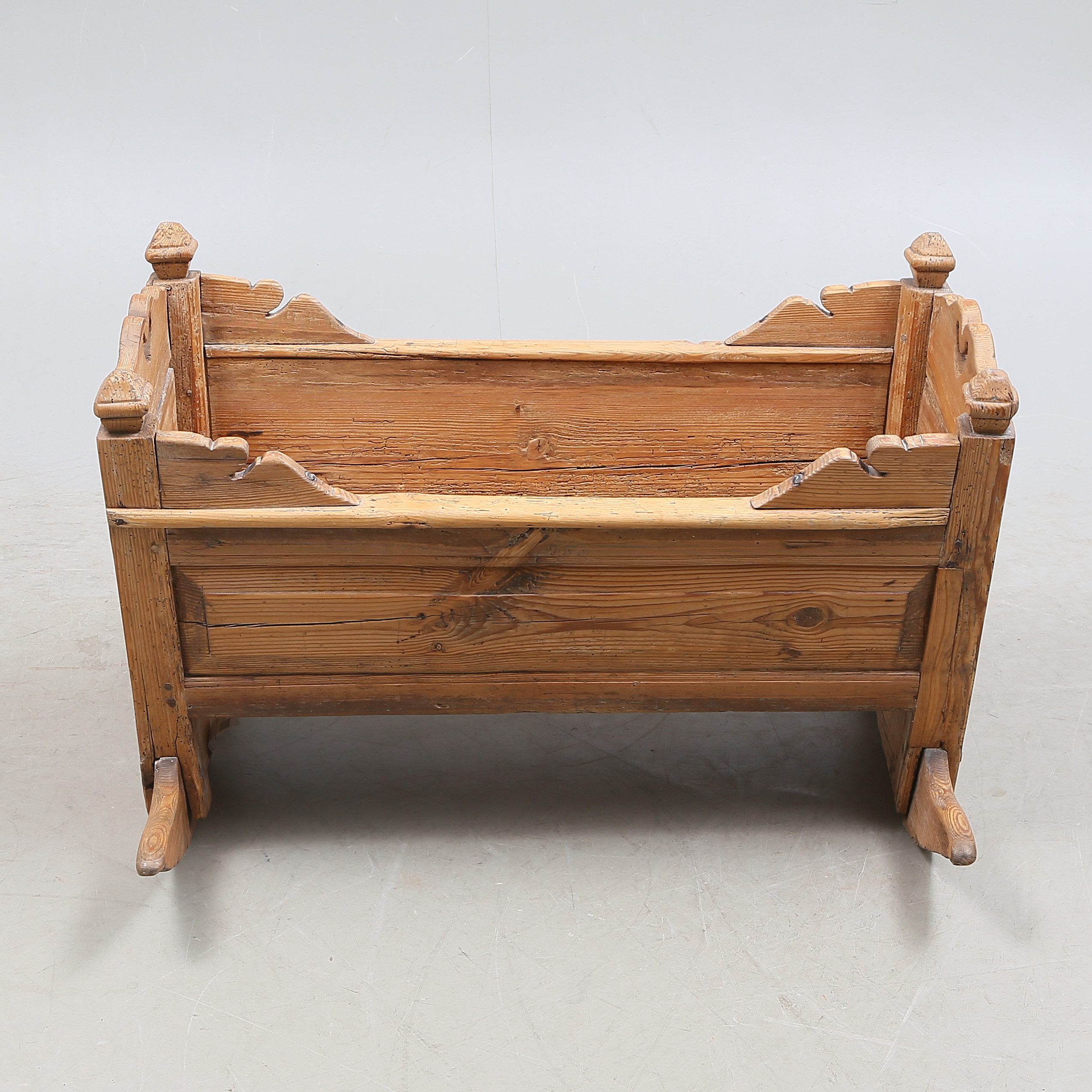 VAGGA, trä, allmoge, 1800-tal. Möbler - Övrigt - Auctionet