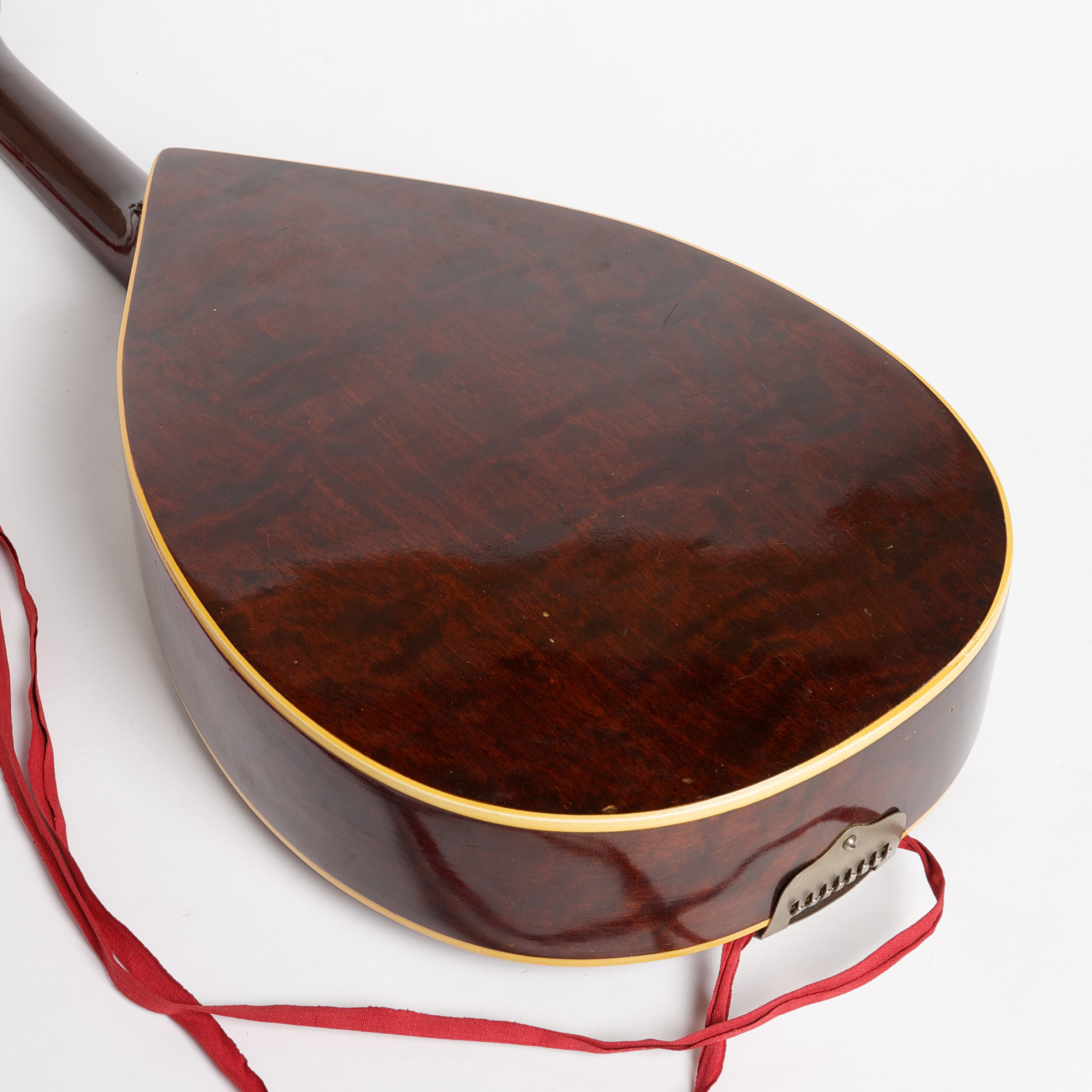 LEVIN, mandolin. Samlarföremål - Musikinstrument - Auctionet