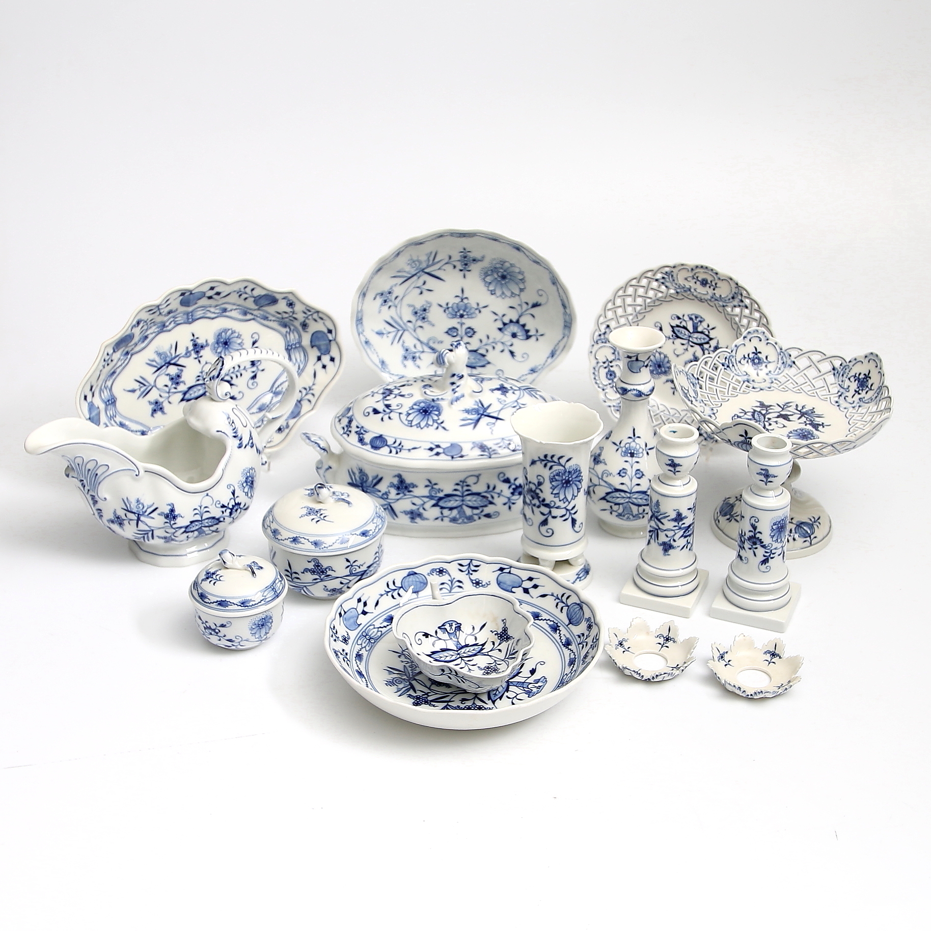 Images for 149870. A Collection PORCELAIN, 16 parts, "Onion pattern ...