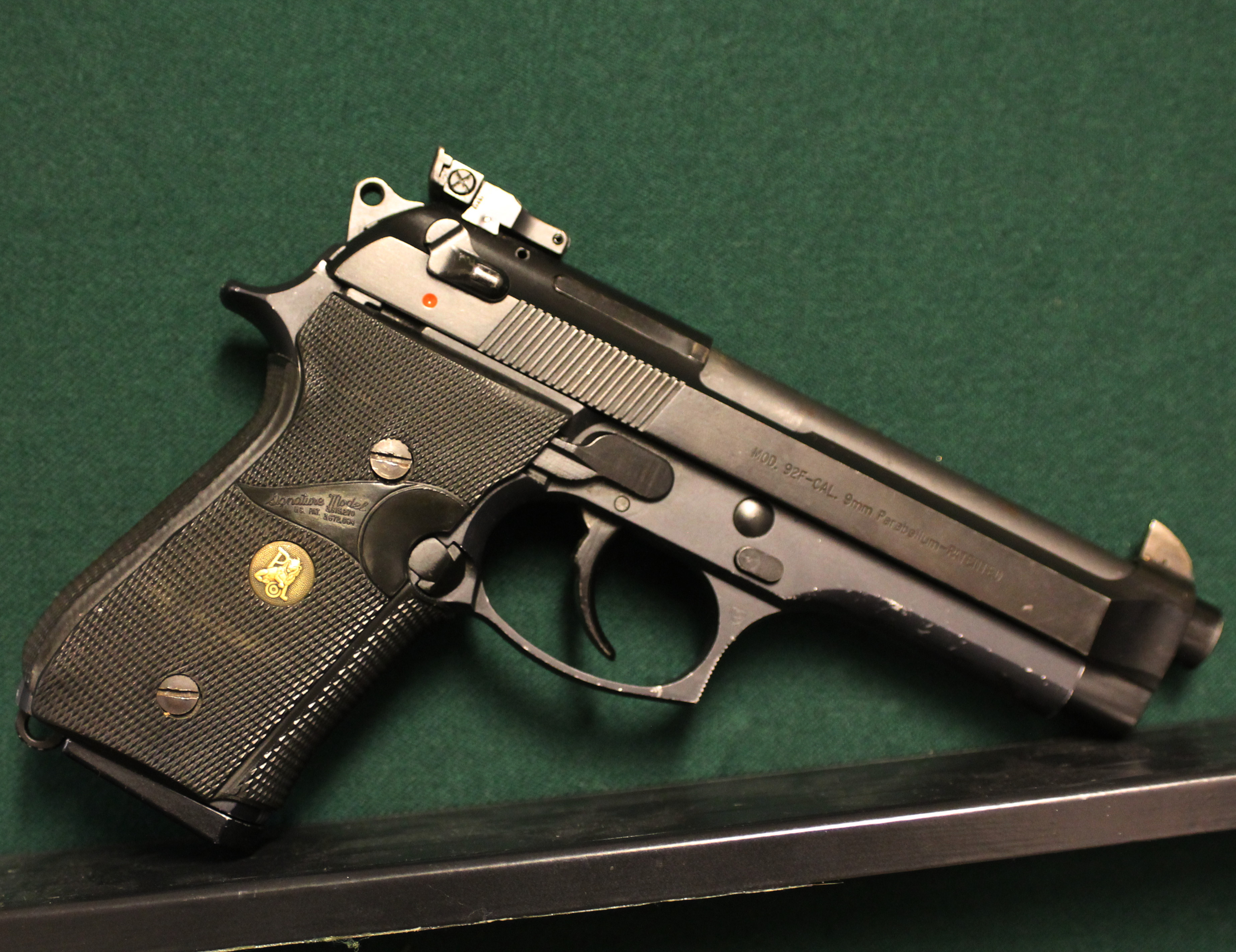 BERETTA. 92F 9x19 BER056745Z. Licensvapen - Pistoler - Auctionet