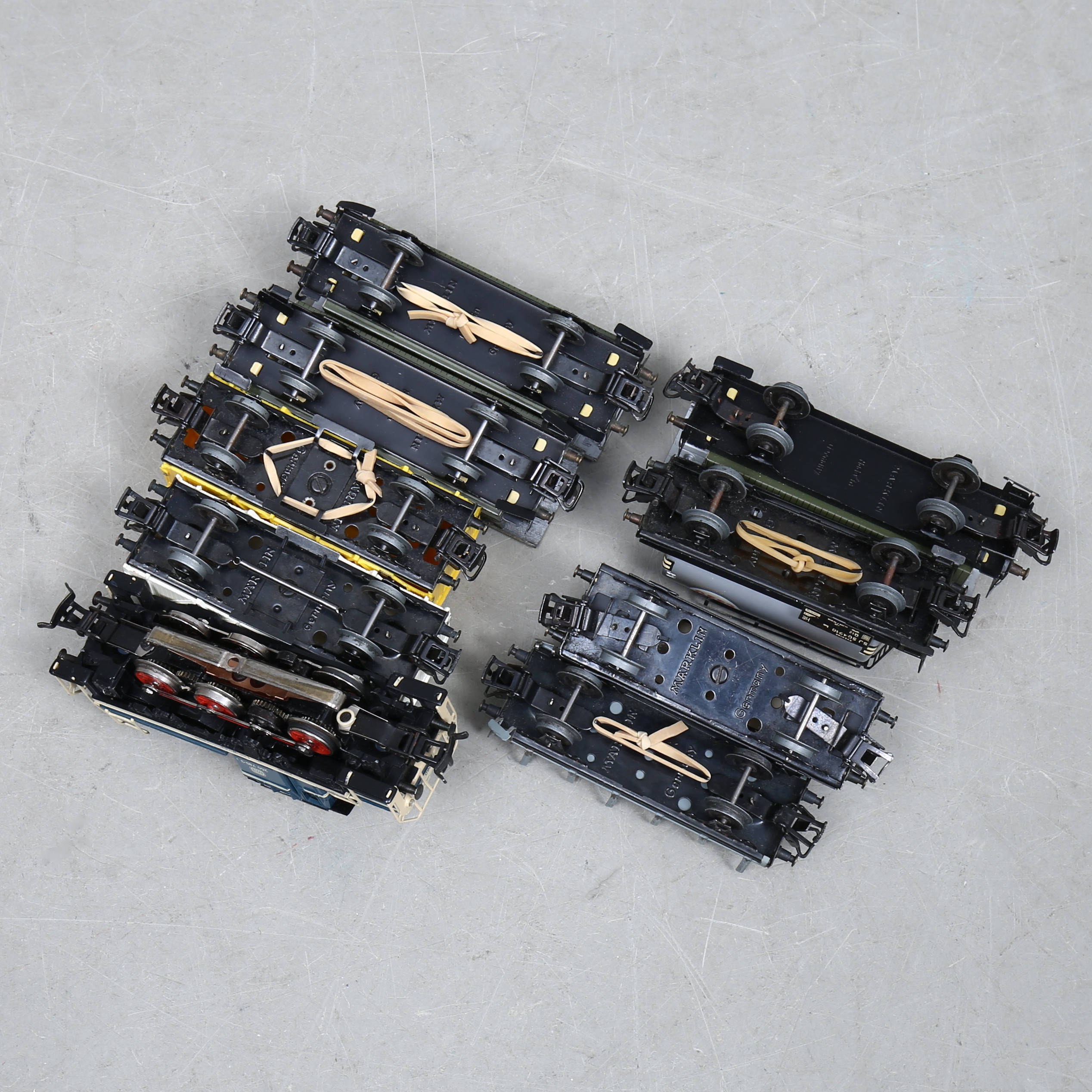 Images for 1535557. MÄRKLIN 3 locomotives, 15 wagons, rails, etc ...