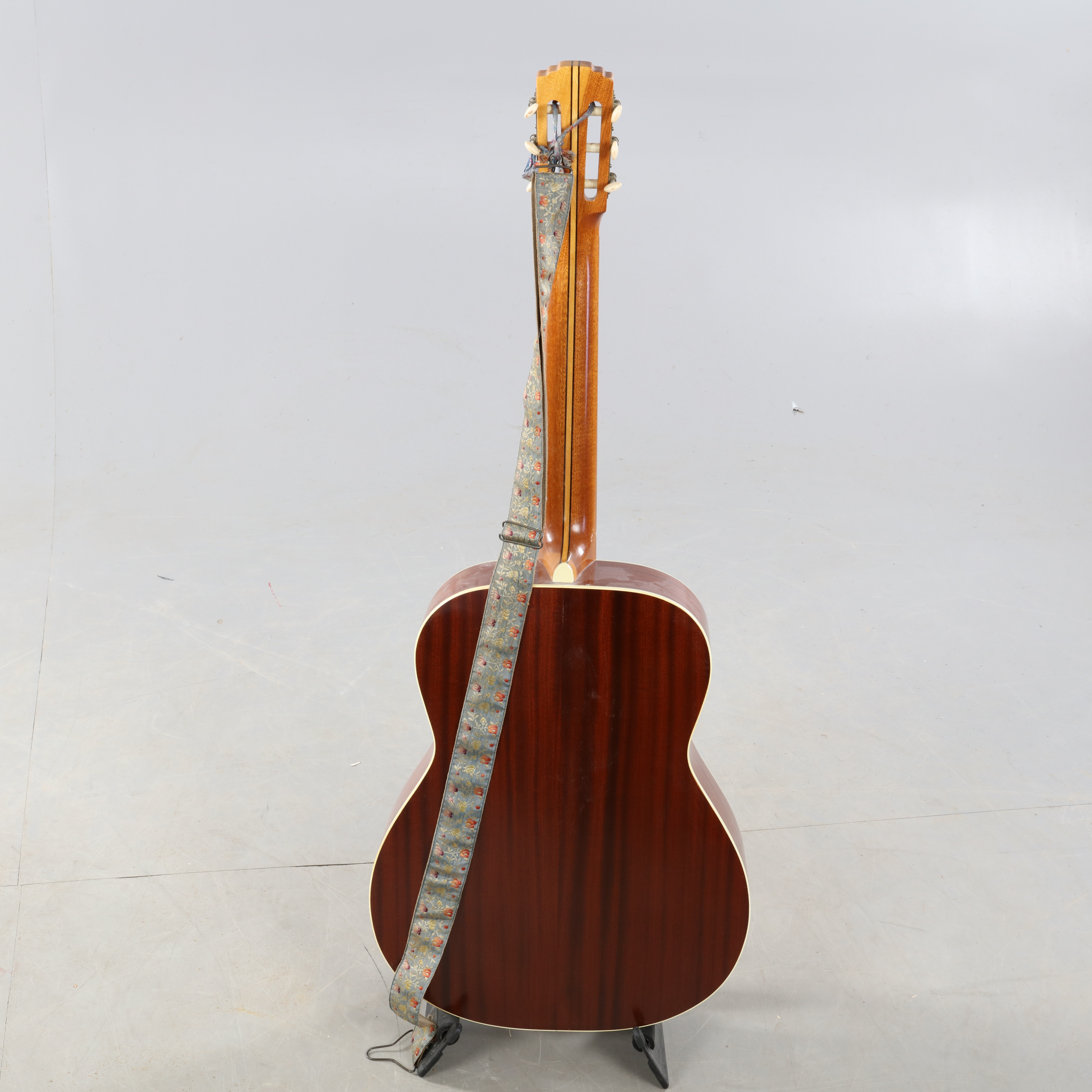 GITARR, Levin, modell 115. Samlarföremål - Musikinstrument - Auctionet