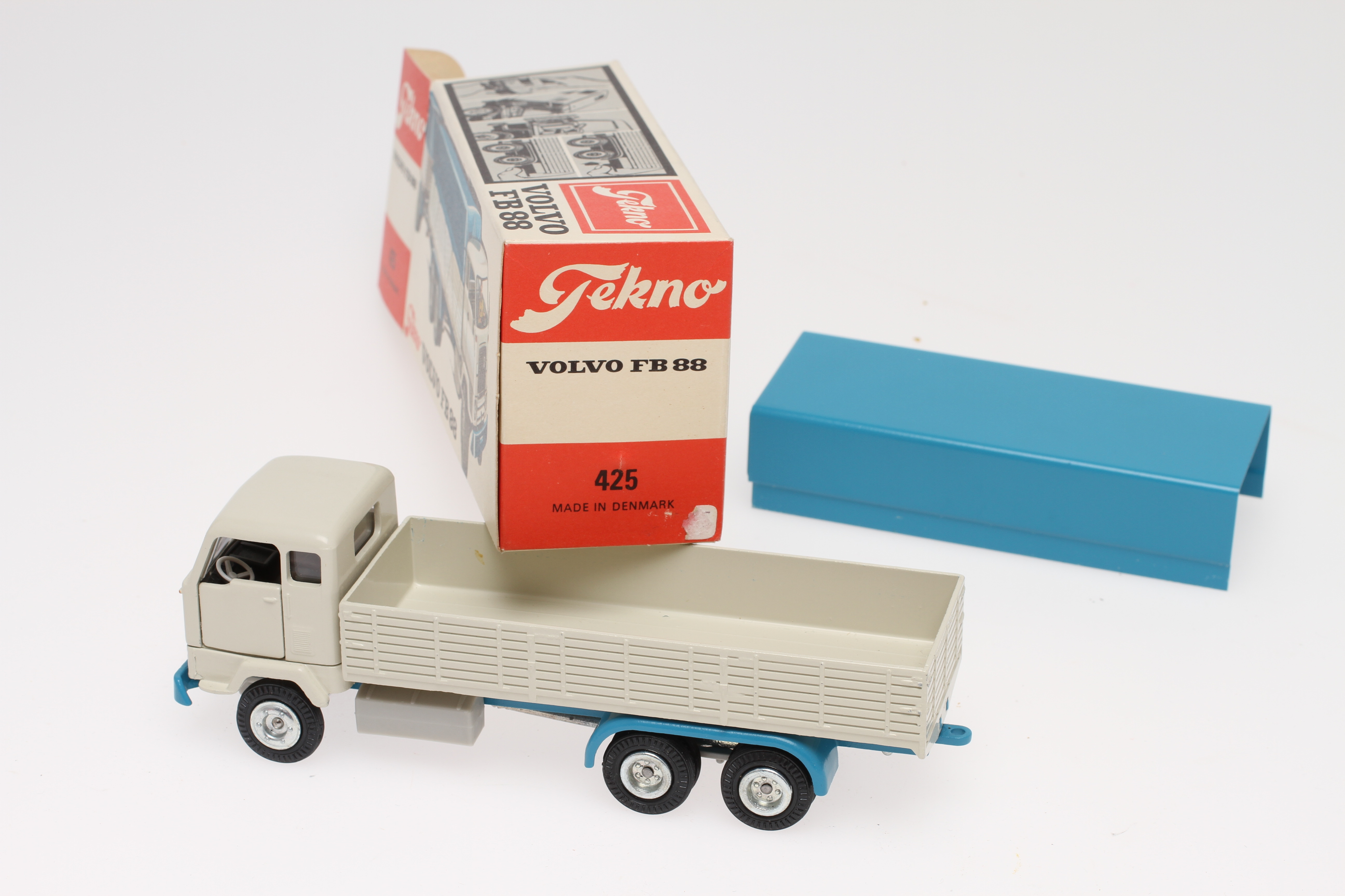 Images for 15584. TEKNO VOLVO FB 88 425 ORIGINAL CARTON. - Auctionet