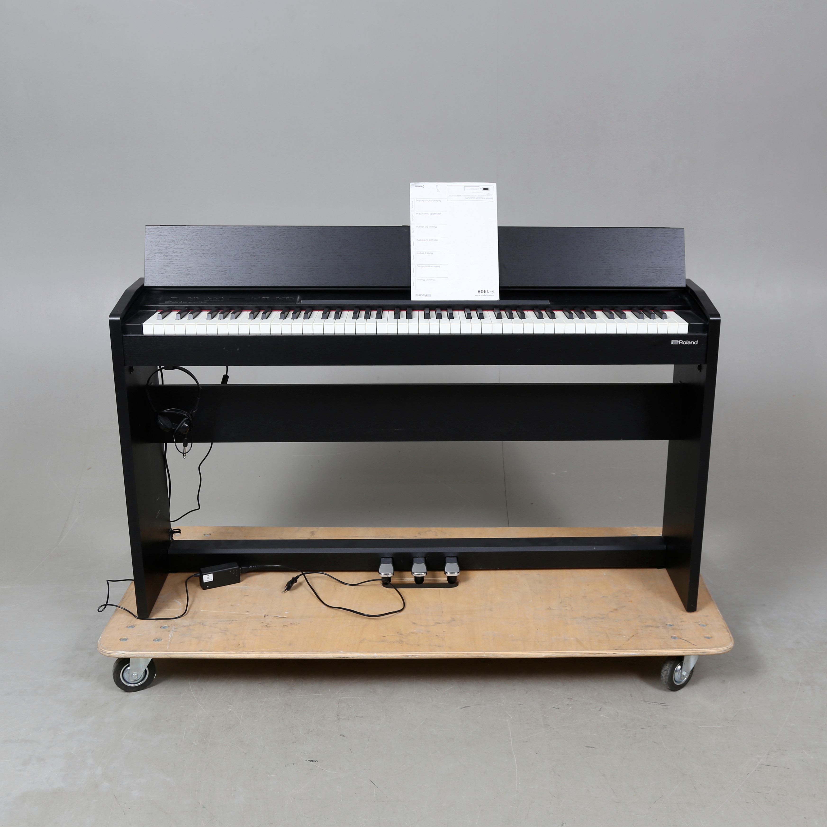 DIGITALT PIANO, Roland F-140R. Övrigt - Musikinstrument - Auctionet