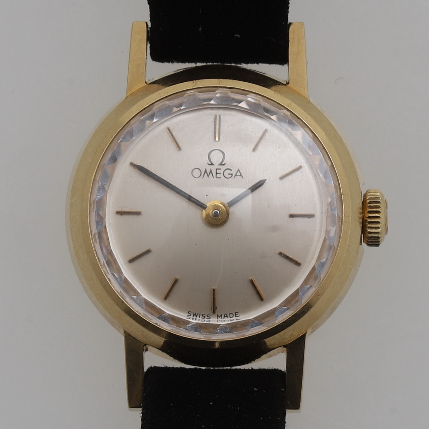 DAMARMBANDSUR, 18K guld, Omega. Klockor & Ur - Armbandsur - Auctionet