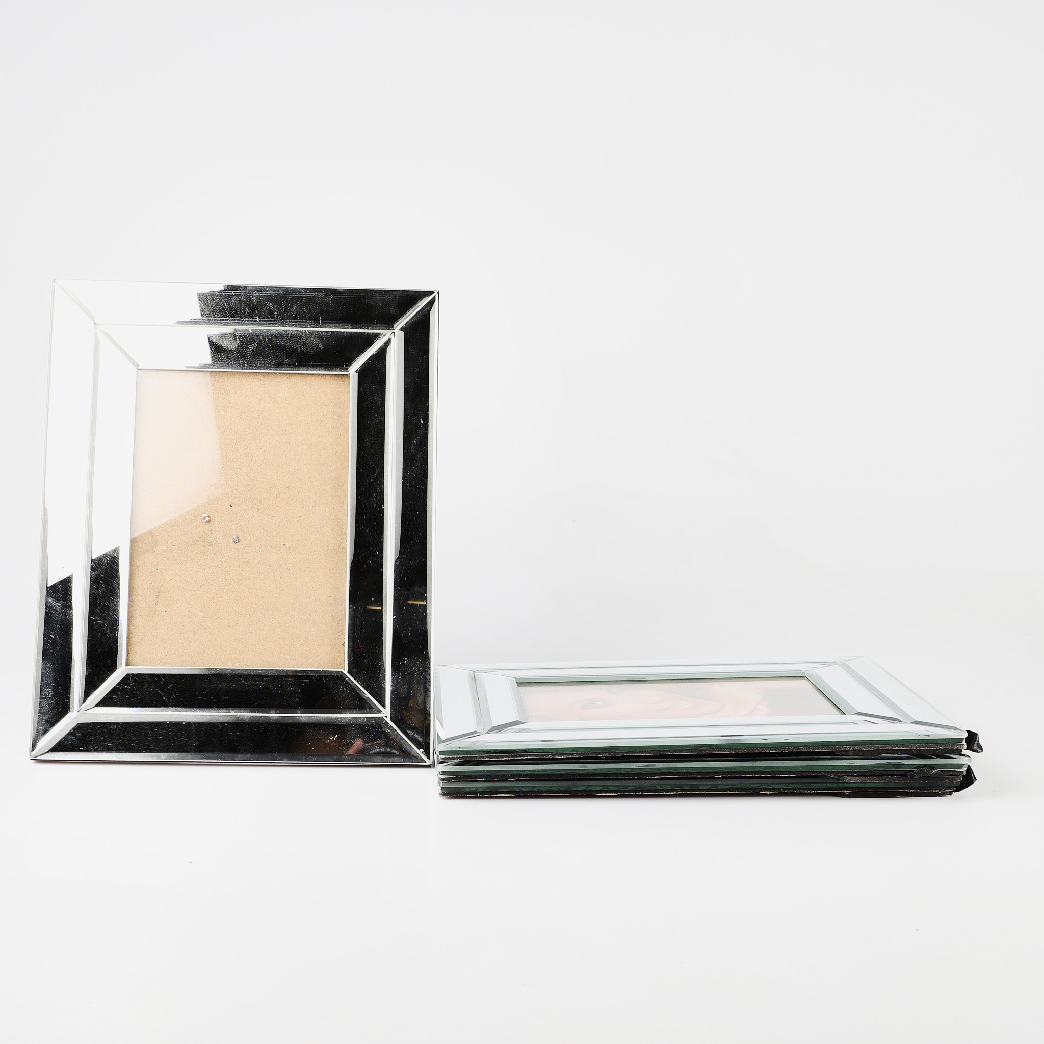 Images for 1606714. PHOTO FRAMES, 4 pieces with mirror frame. - Auctionet