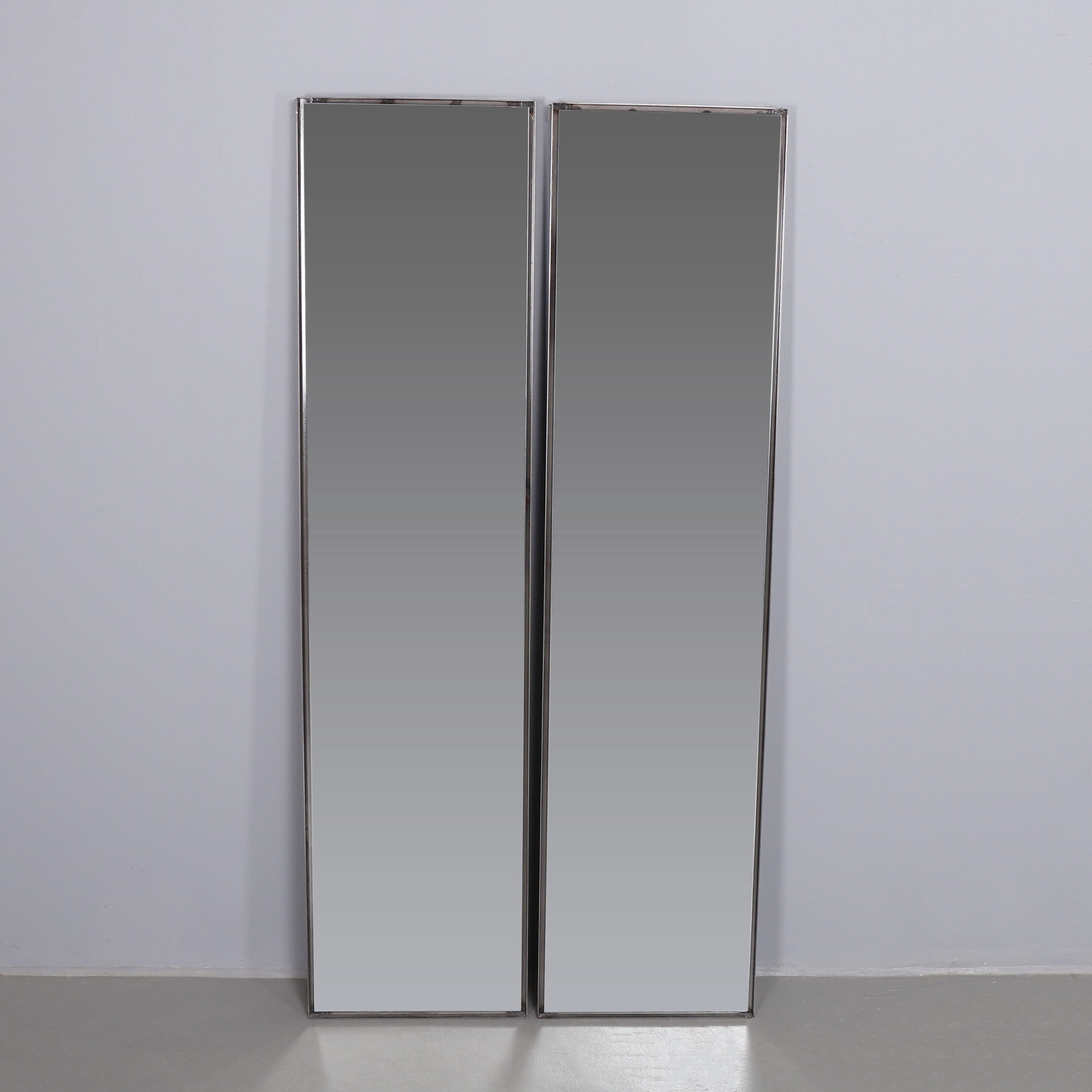 Bilder för 1656226. SPEGLAR, 2 stycken med stålram. - Auctionet