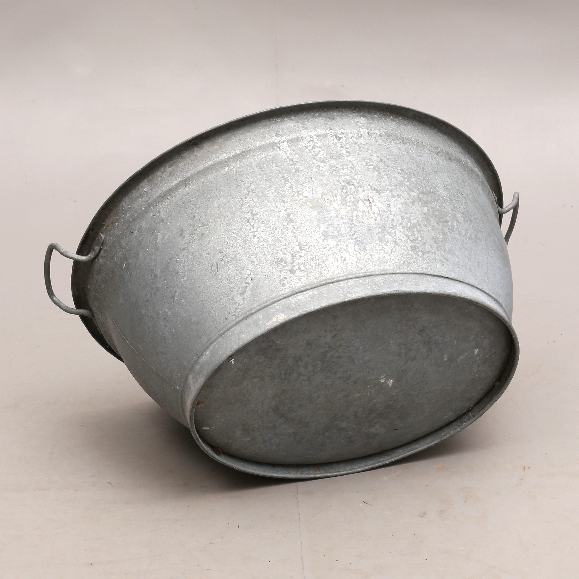 ZINKBALJA, 65 liter, 1900-tal. Silver & Metall - Övriga metallföremål ...