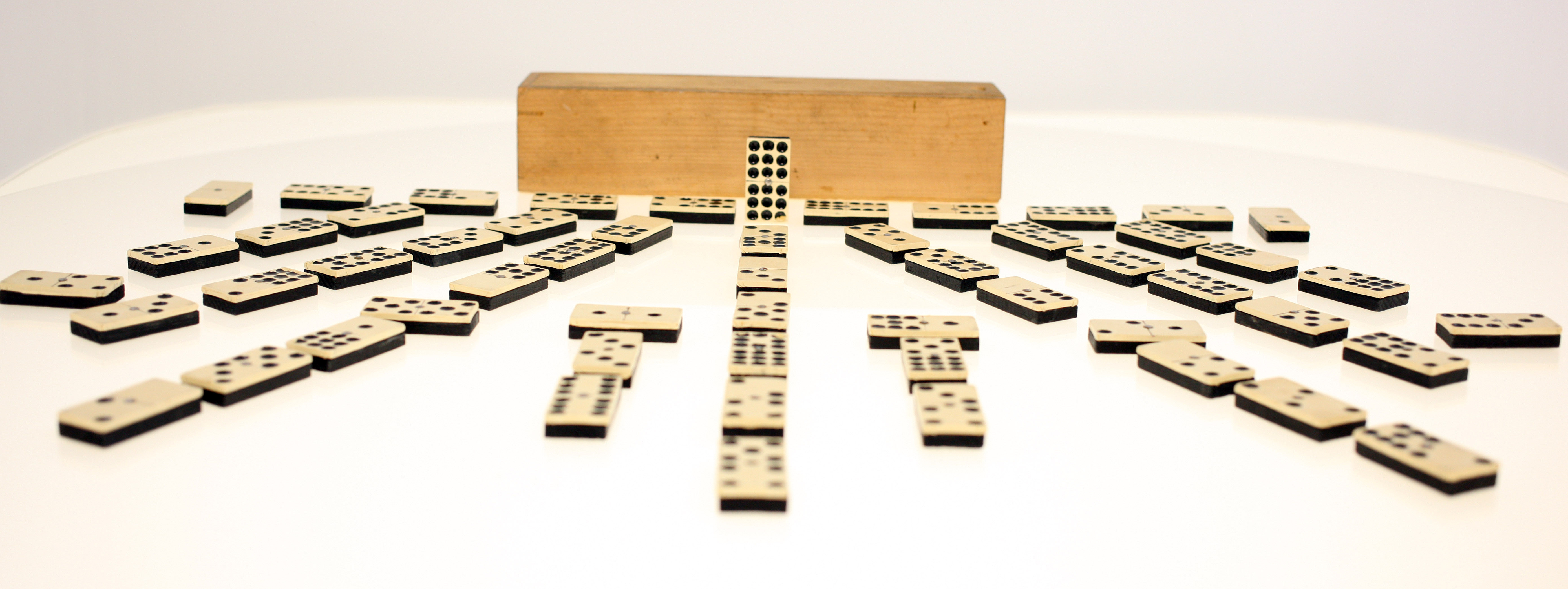 DOMINO GAME, 20th century. Toys - Auctionet