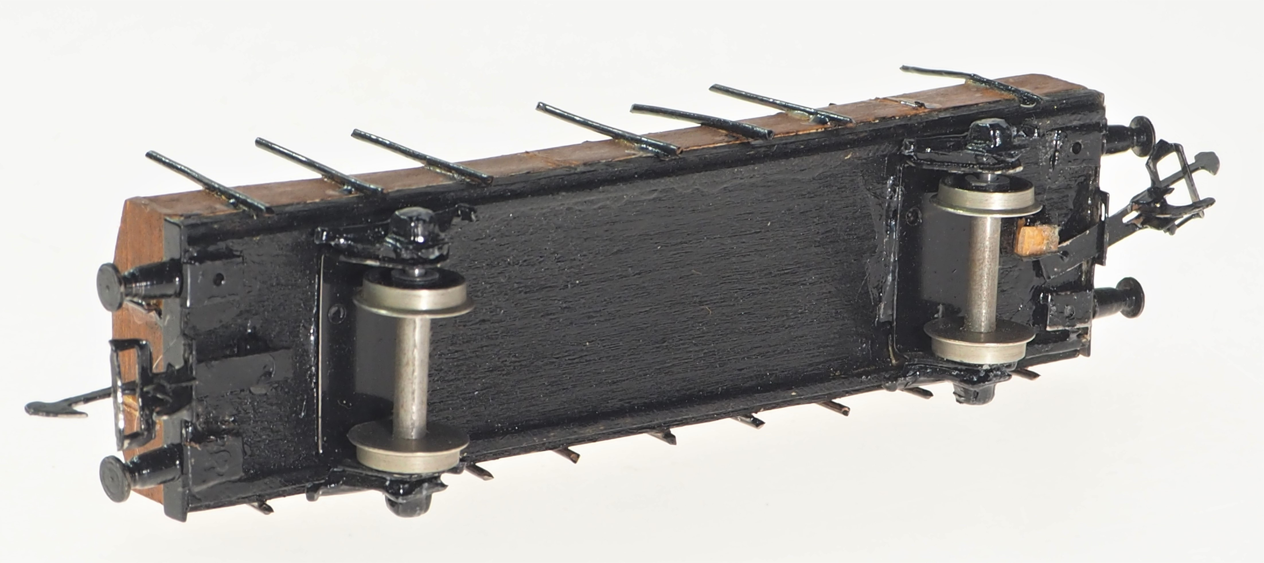 Images for 1681790. LOCOMOTIVE WITH 4 WAGONS, wood and metal. - Auctionet