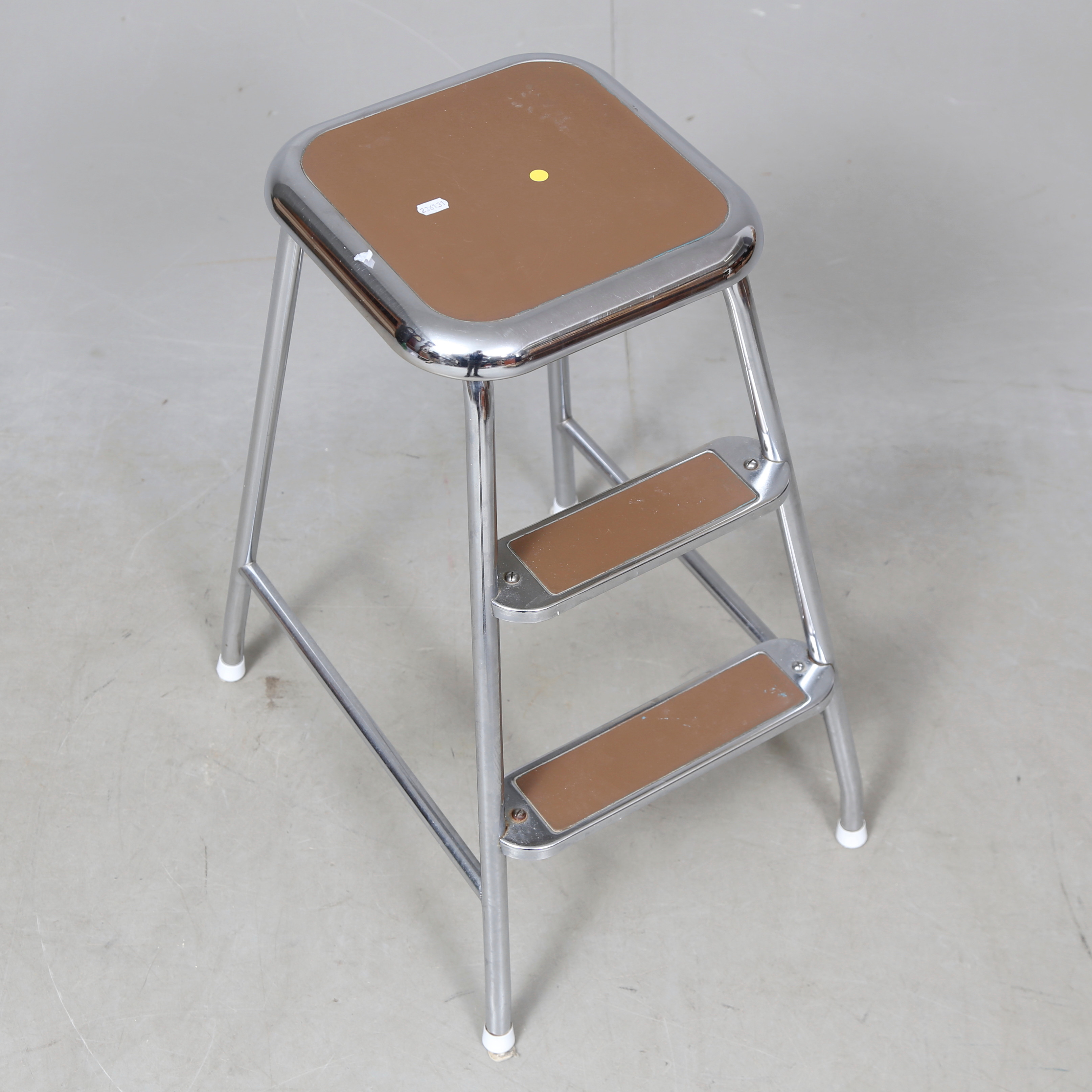 STEGPALL, 1900-tal. Möbler - Fåtöljer & Stolar - Auctionet