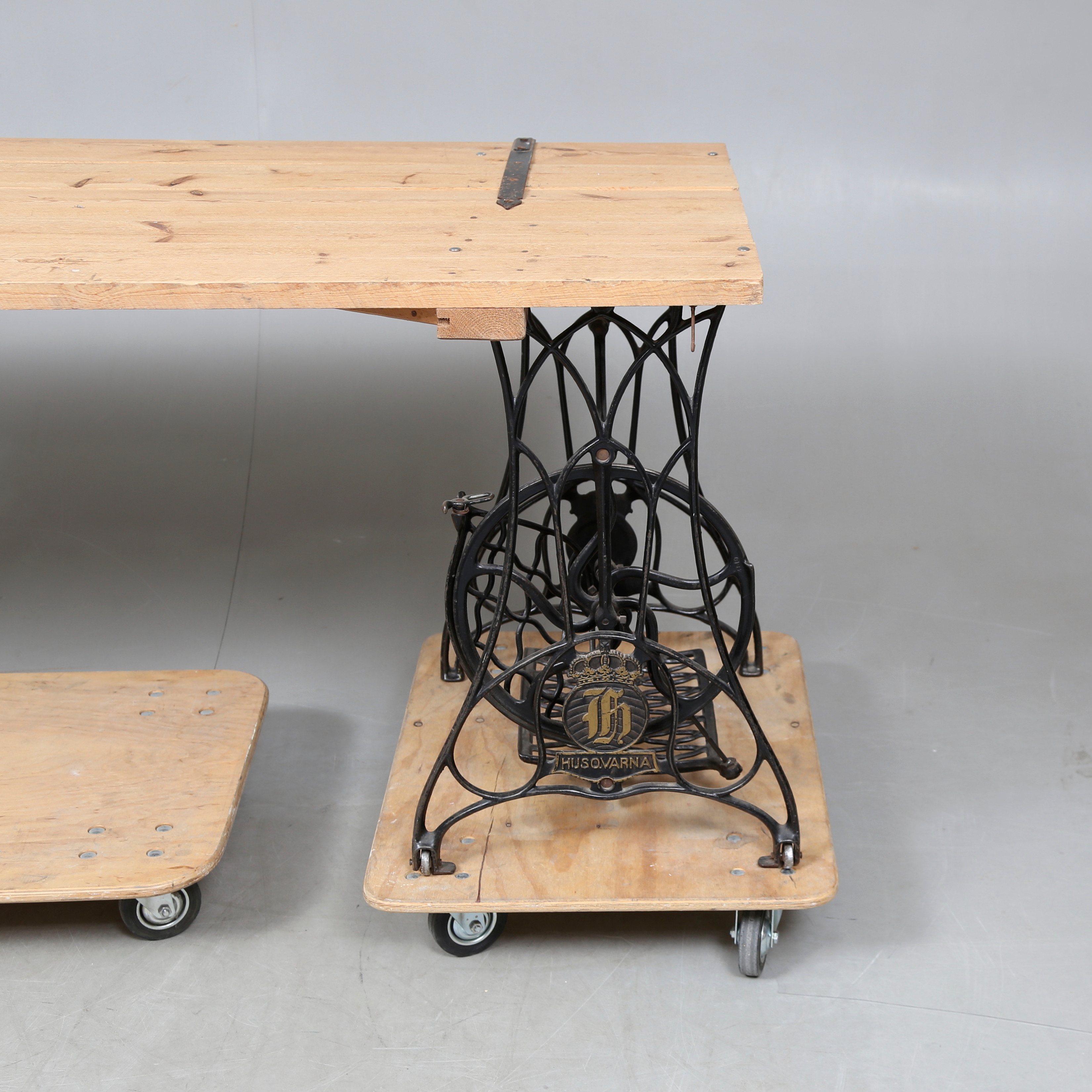 Images for 1697685. GARDEN TABLE / PLANTING TABLE. - Auctionet