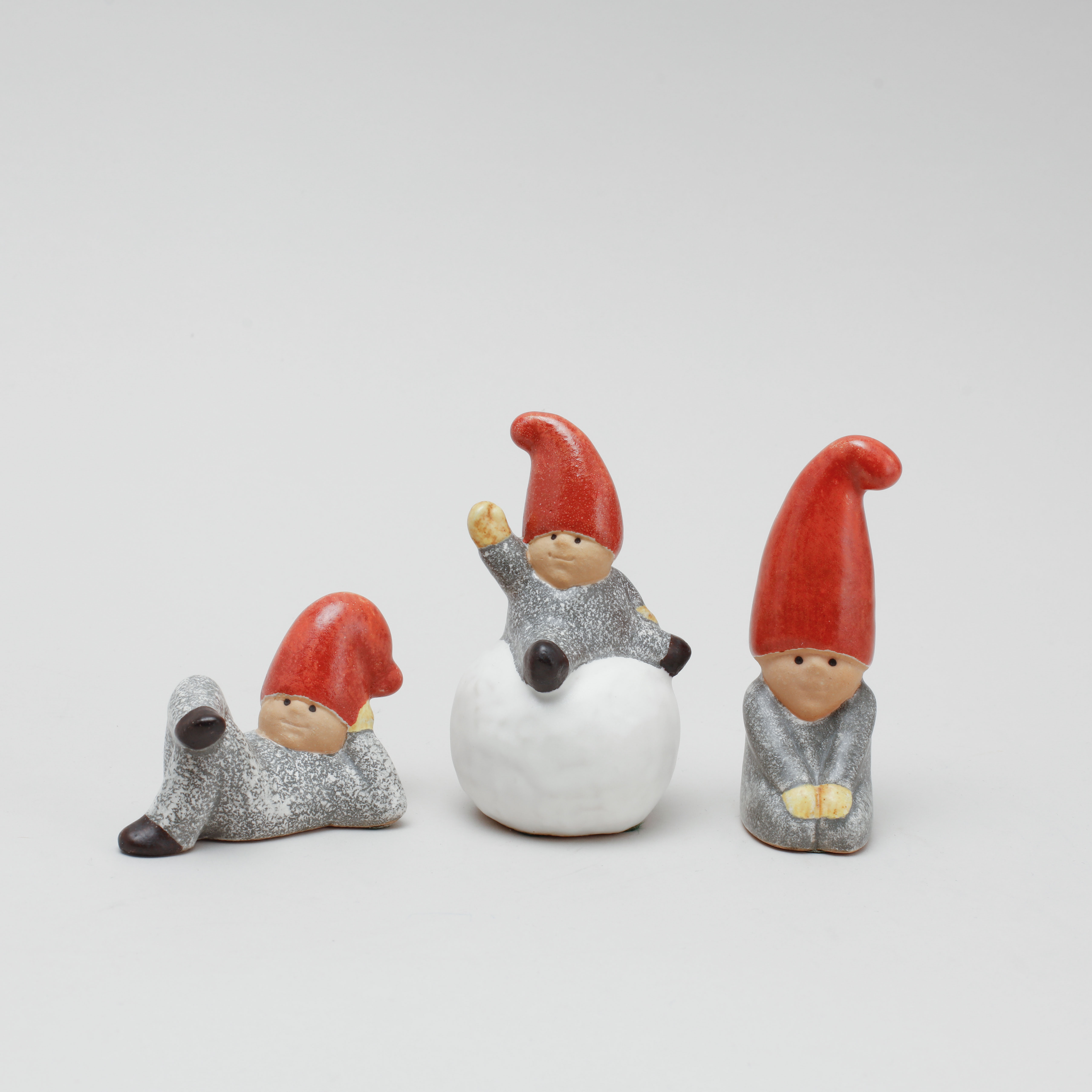 LISA LARSON. Tomtar, 3 st, stengods, K-studion Gustavsberg. Keramik ...