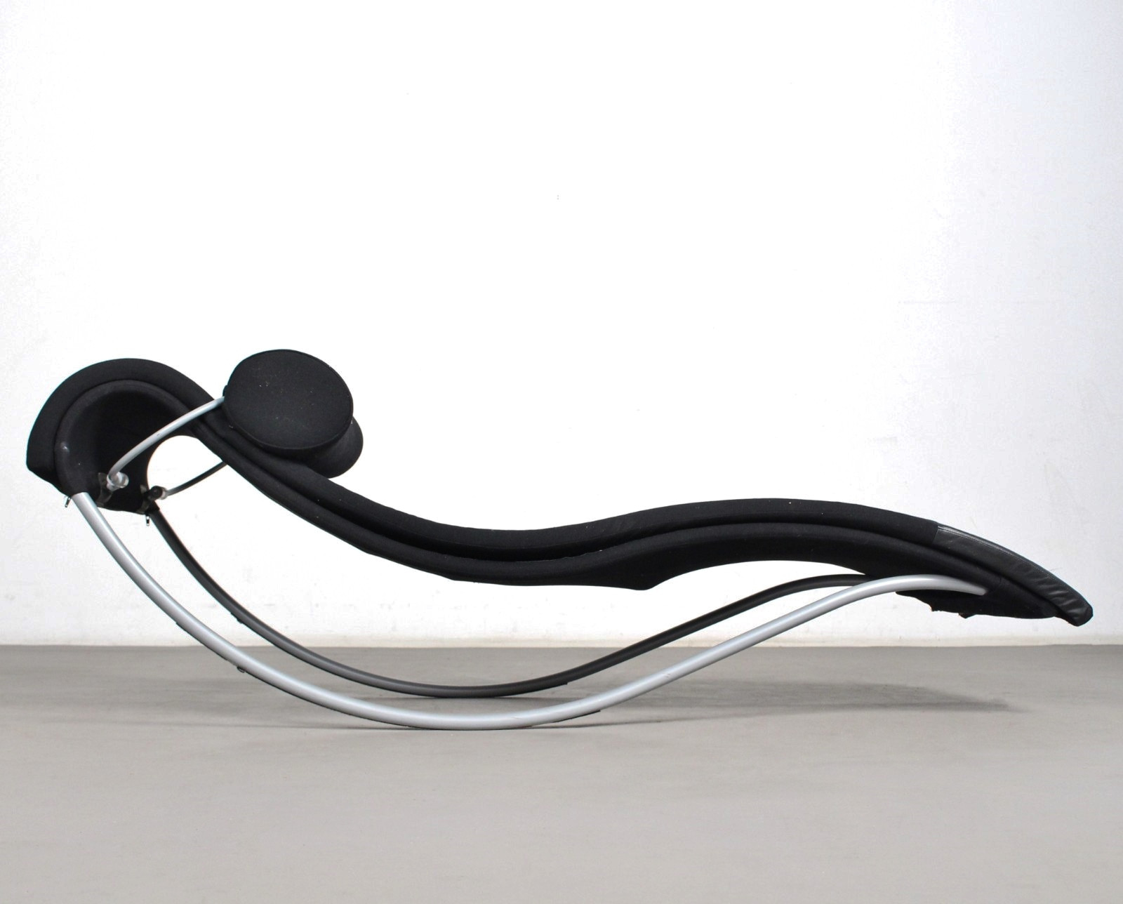 Bilder för 1740920. Lounge solstol/stålrör gungande solstol. - Auctionet