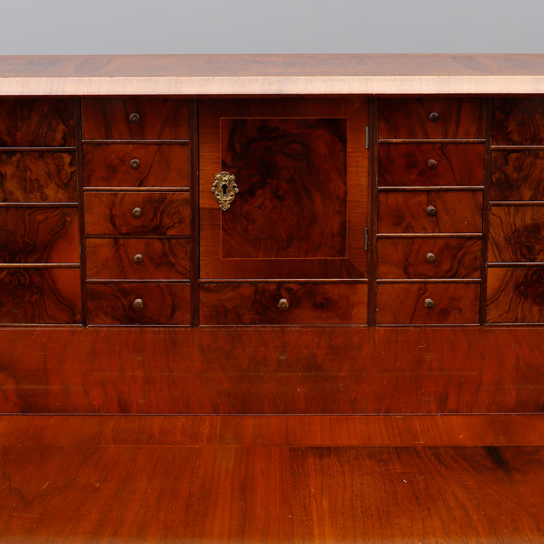 1782285. LIUKULÄPPÄINEN SIHTEERI, pähkinä- ja juuriviilu, n. 1900 ...