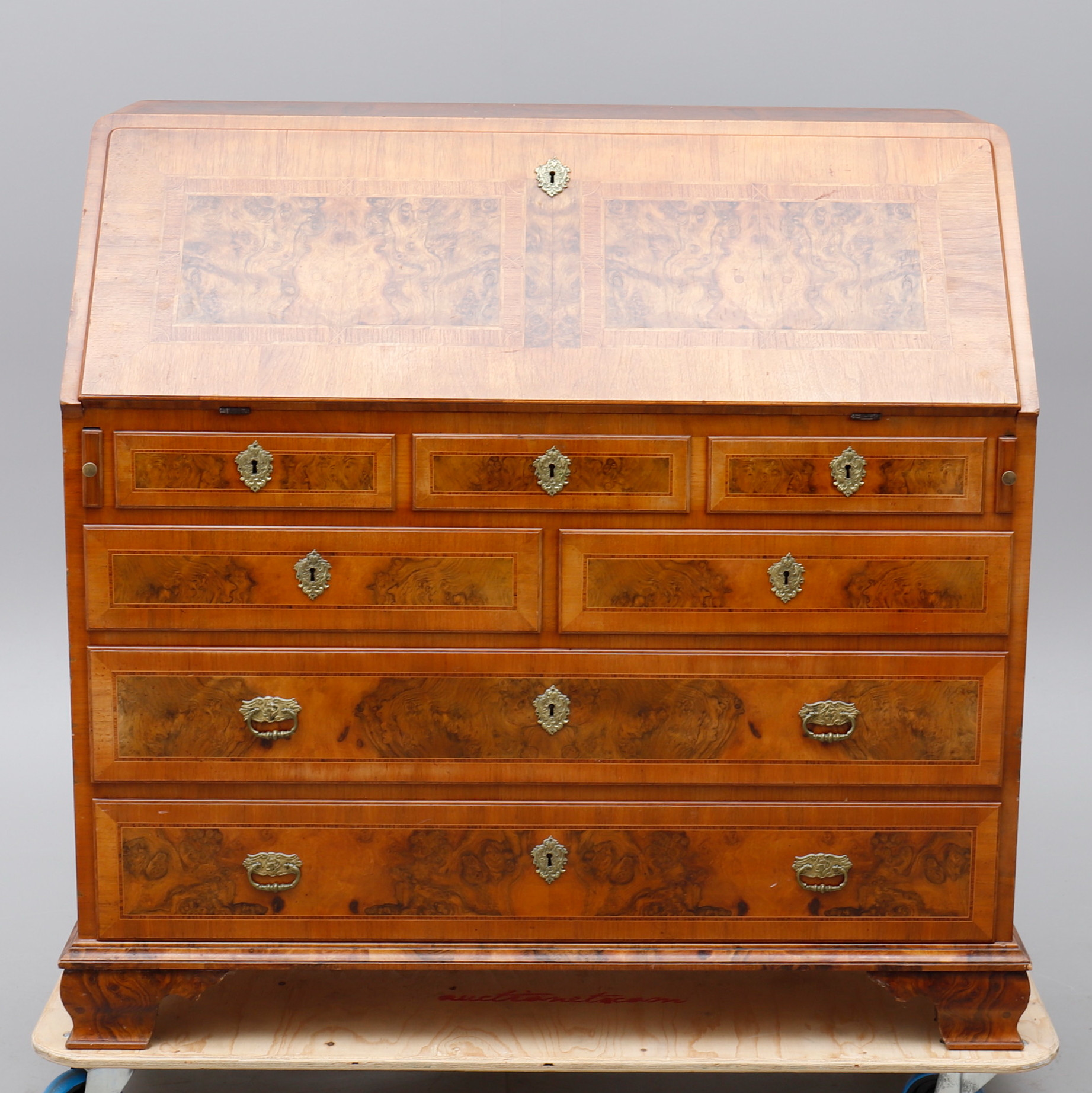 Bilder zu 1782285. SLIDKLAFF SEKRETÄR, Walnuss- und Wurzelfurnier, um ...