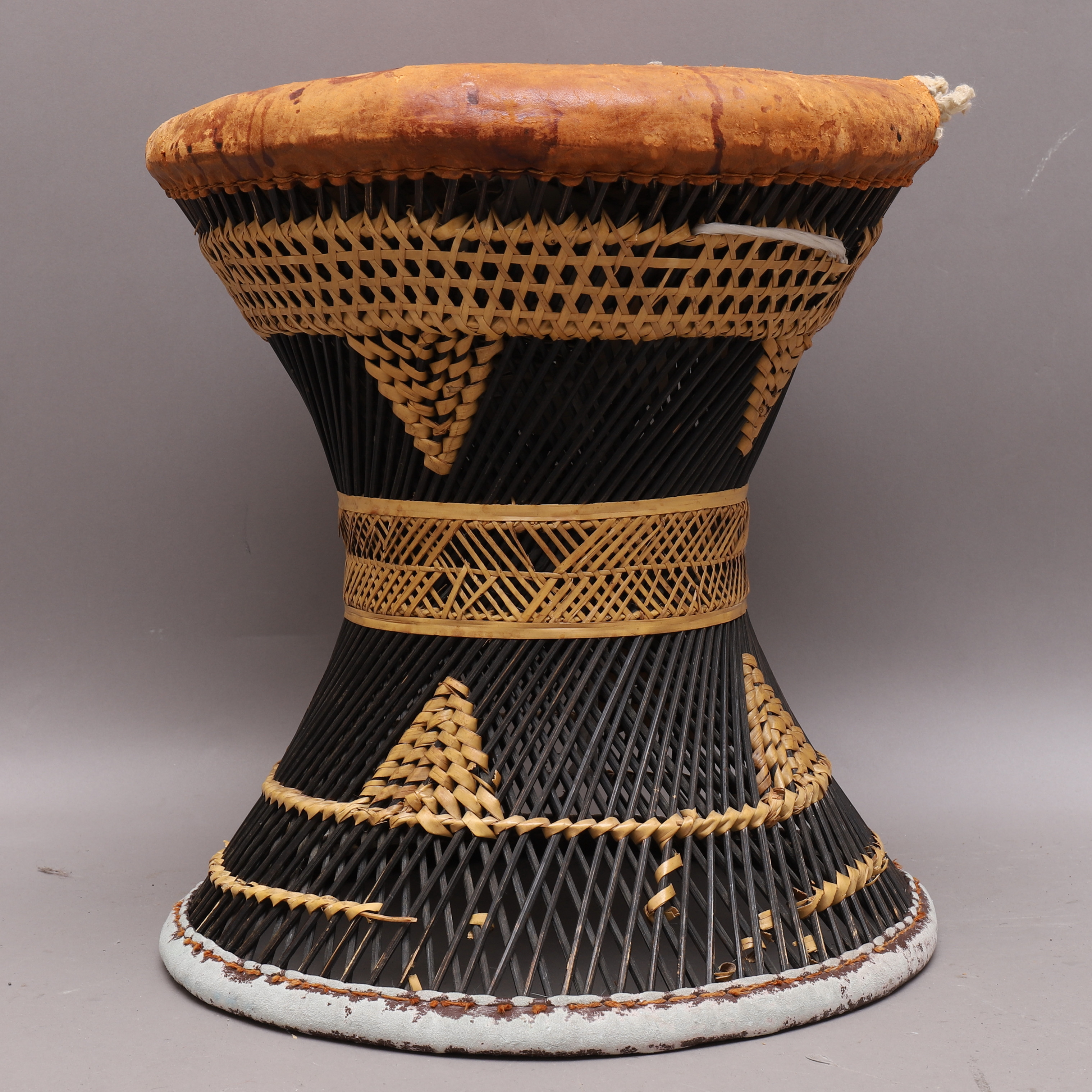 Bilder för 1791455. PALL, rotting & läder, orientalisk, 1900-tal ...