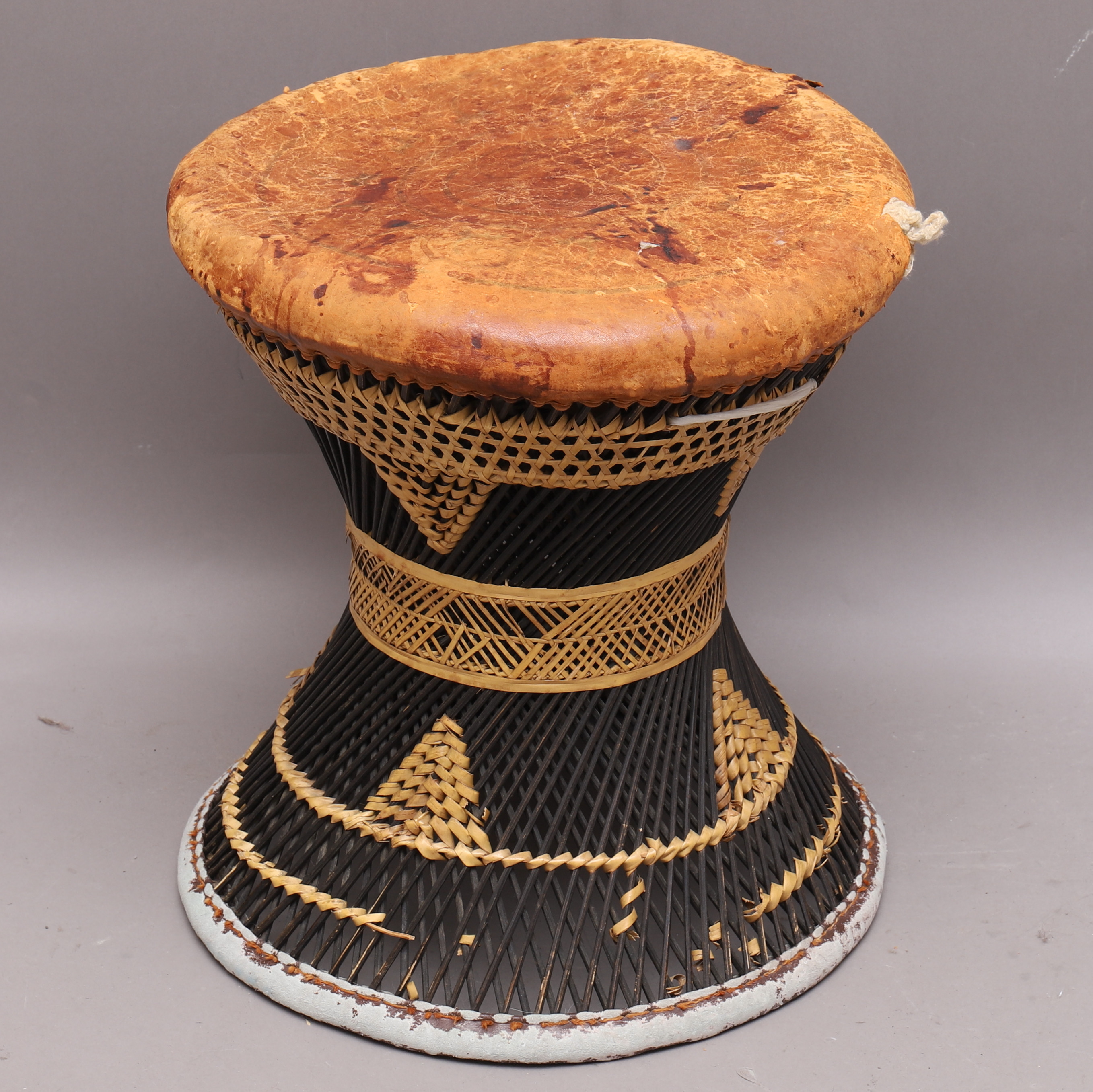 Bilder för 1791455. PALL, rotting & läder, orientalisk, 1900-tal ...