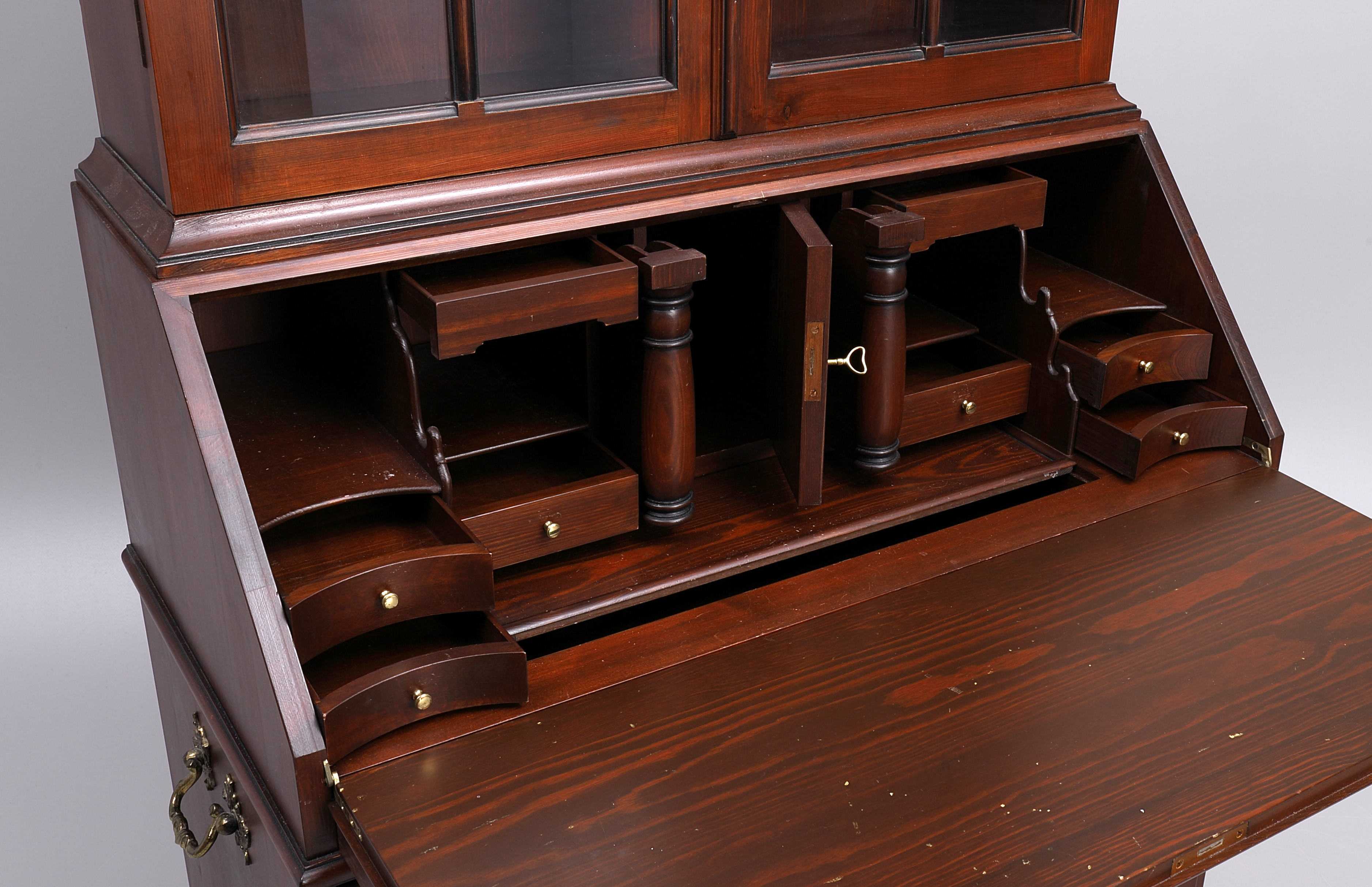 1798170. KIRJAKAAPPI, kirjoitusläppä, Åmells, ruskeaksi petsattu mänty ...