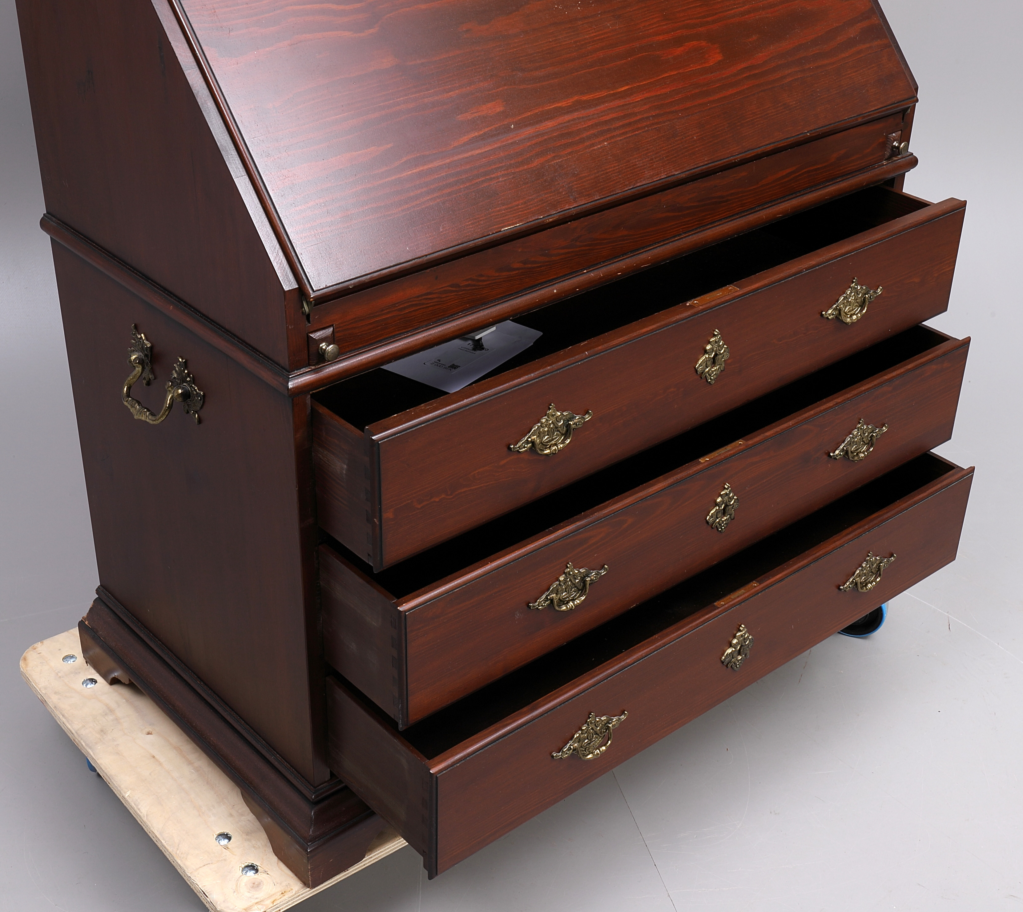 1798170. KIRJAKAAPPI, kirjoitusläppä, Åmells, ruskeaksi petsattu mänty ...