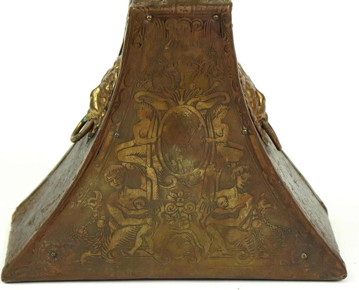 Images for 1812969. Musketeer Powder Flask. - Auctionet