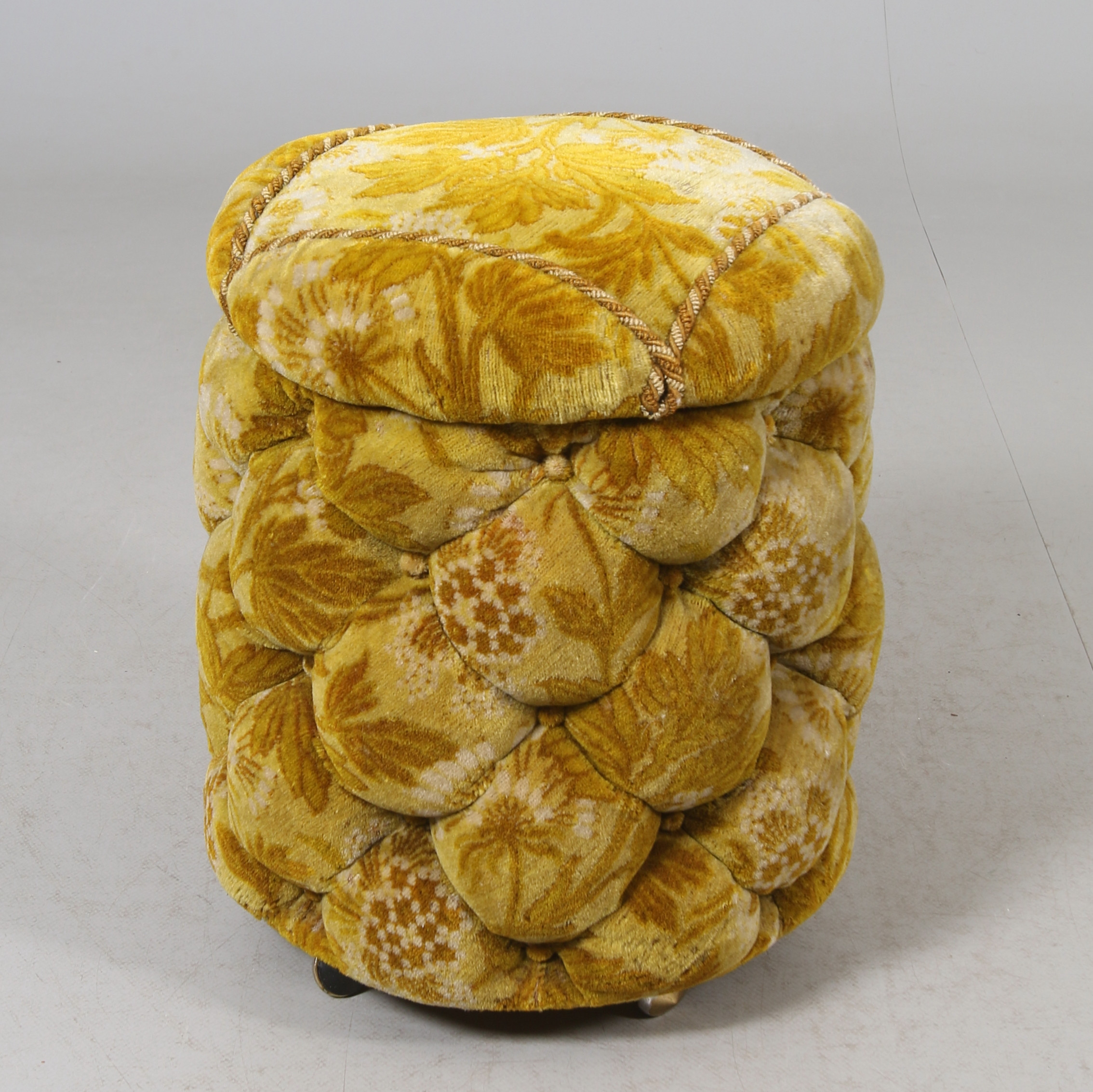 Images for 1817824. SITTING POUCH with STORAGE, 1970s. - Auctionet