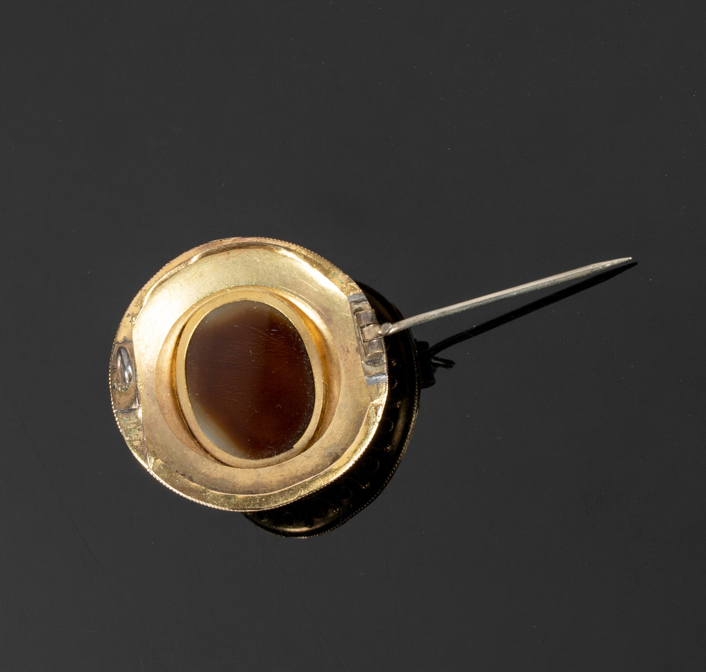 Gold Brosche. Schmuck & Edelsteine - Broschen & Anhänger - Auctionet