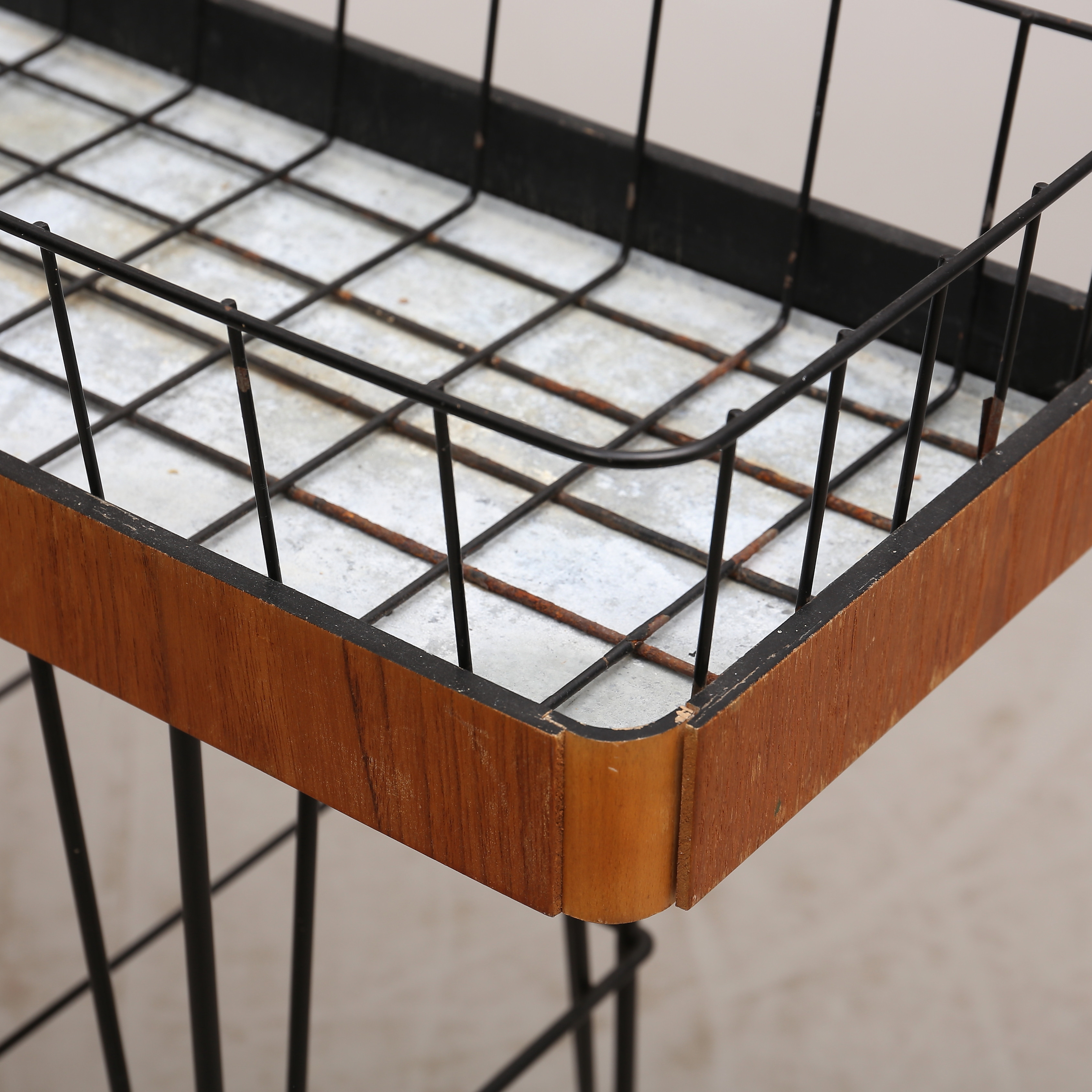 Bilder för 1887870. BLOMBORD, string/teak, kring 1900-talets mitt ...